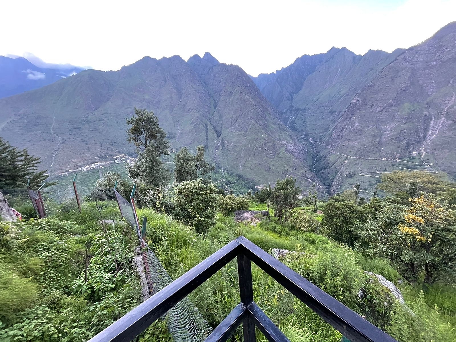 Kishkindha Resort 𝗕𝗢𝗢𝗞 Joshimath Resort 𝘄𝗶𝘁𝗵 𝗙𝗥𝗘𝗘 𝗖𝗮𝗻𝗰𝗲𝗹𝗹𝗮𝘁𝗶𝗼𝗻