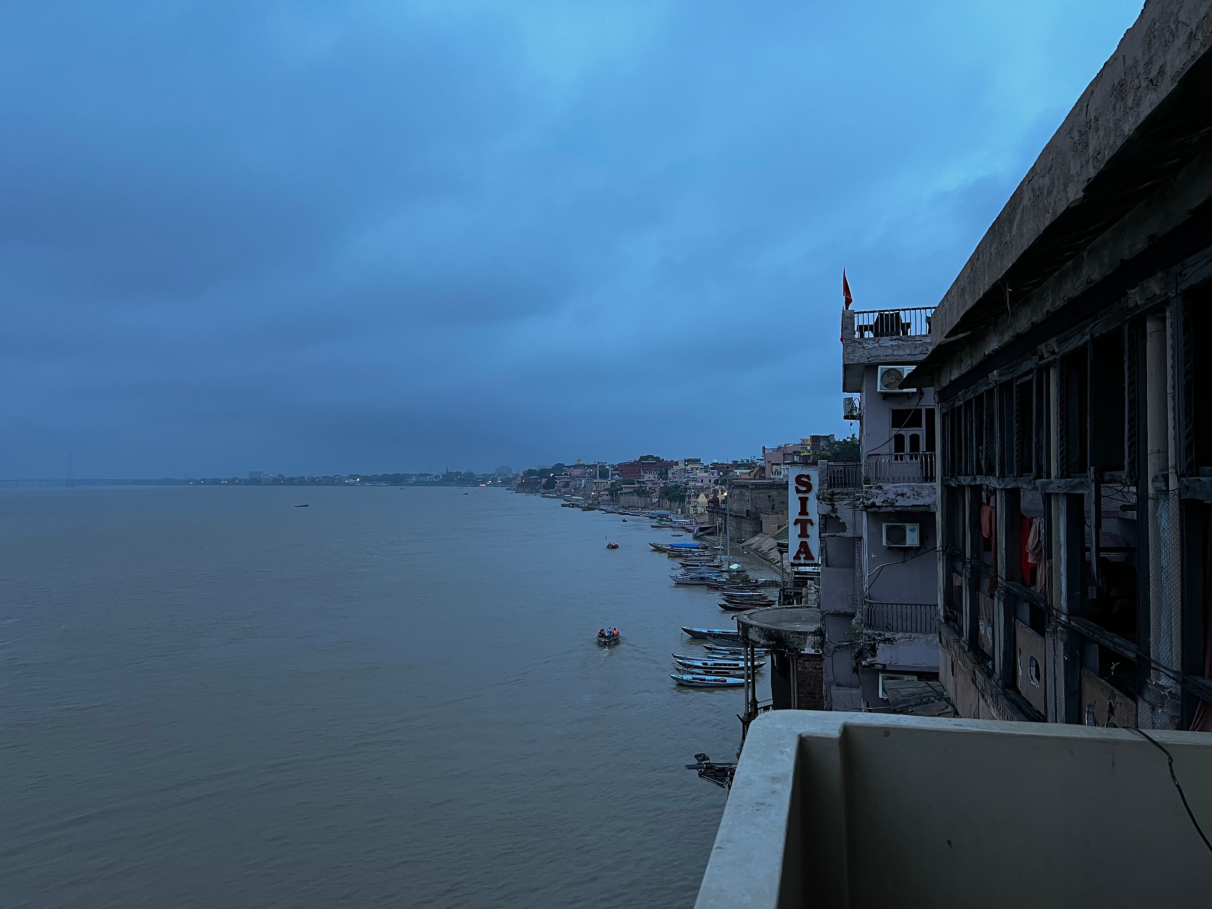 Dwivedi Hotels (Palace on Steps) 𝗕𝗢𝗢𝗞 Varanasi Hotel 𝘄𝗶𝘁𝗵 𝗙𝗥𝗘𝗘 𝗖𝗮𝗻𝗰𝗲𝗹𝗹𝗮𝘁𝗶𝗼𝗻
