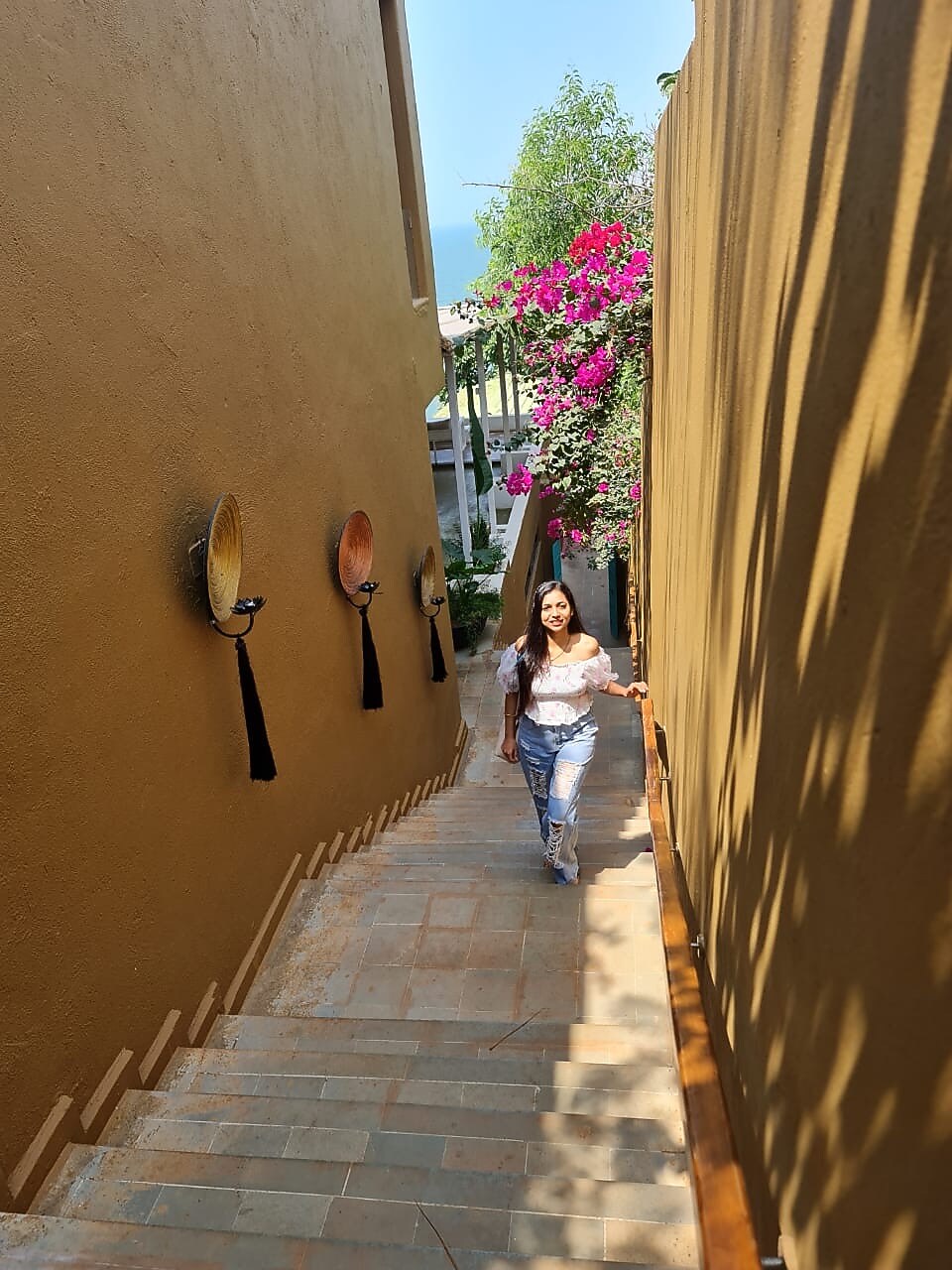 Red Thread Vagator 𝗕𝗢𝗢𝗞 Goa Hotel 𝘄𝗶𝘁𝗵 𝗙𝗥𝗘𝗘 𝗖𝗮𝗻𝗰𝗲𝗹𝗹𝗮𝘁𝗶𝗼𝗻