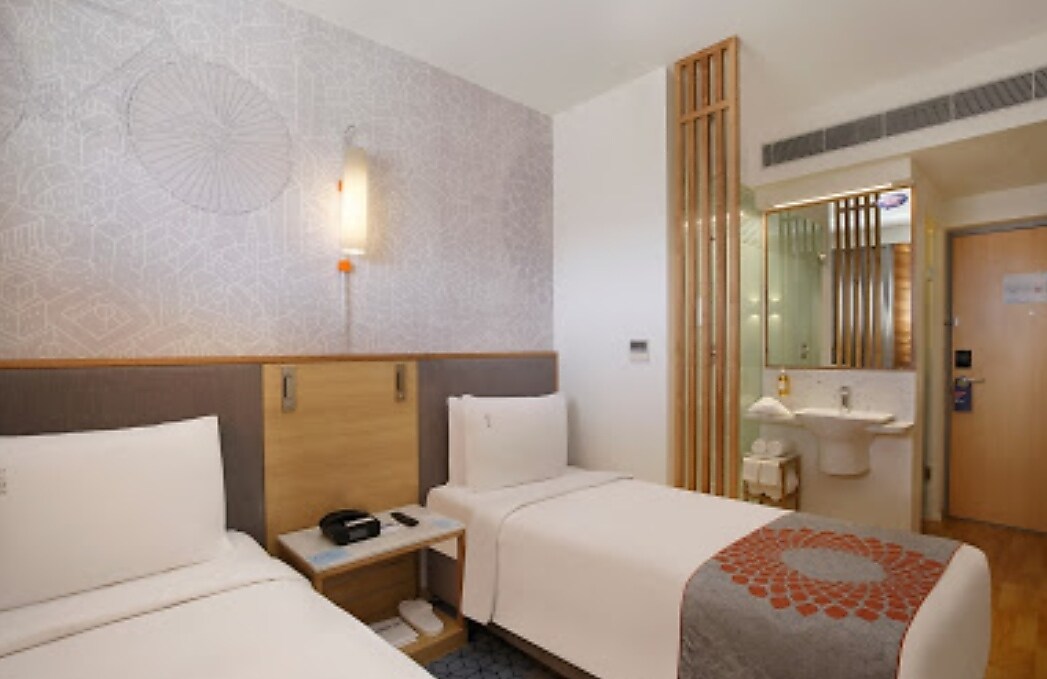 Holiday Inn Express Pune Pimpri 𝗕𝗢𝗢𝗞 Pune Hotel 𝘄𝗶𝘁𝗵 ₹𝟬 𝗣𝗔𝗬𝗠𝗘𝗡𝗧