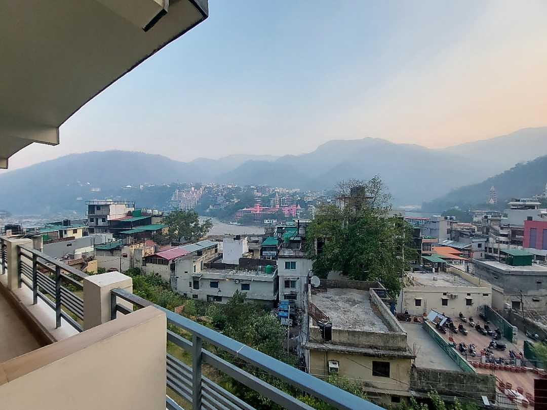 Hotel Manikut 𝗕𝗢𝗢𝗞 Rishikesh Hotel 𝘄𝗶𝘁𝗵 𝗙𝗥𝗘𝗘 𝗖𝗮𝗻𝗰𝗲𝗹𝗹𝗮𝘁𝗶𝗼𝗻