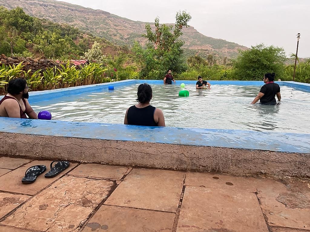 Mystic Stays Jor | Rooms & Pool 𝗕𝗢𝗢𝗞 Wai BnB 𝘄𝗶𝘁𝗵 ₹𝟬 𝗣𝗔𝗬𝗠𝗘𝗡𝗧