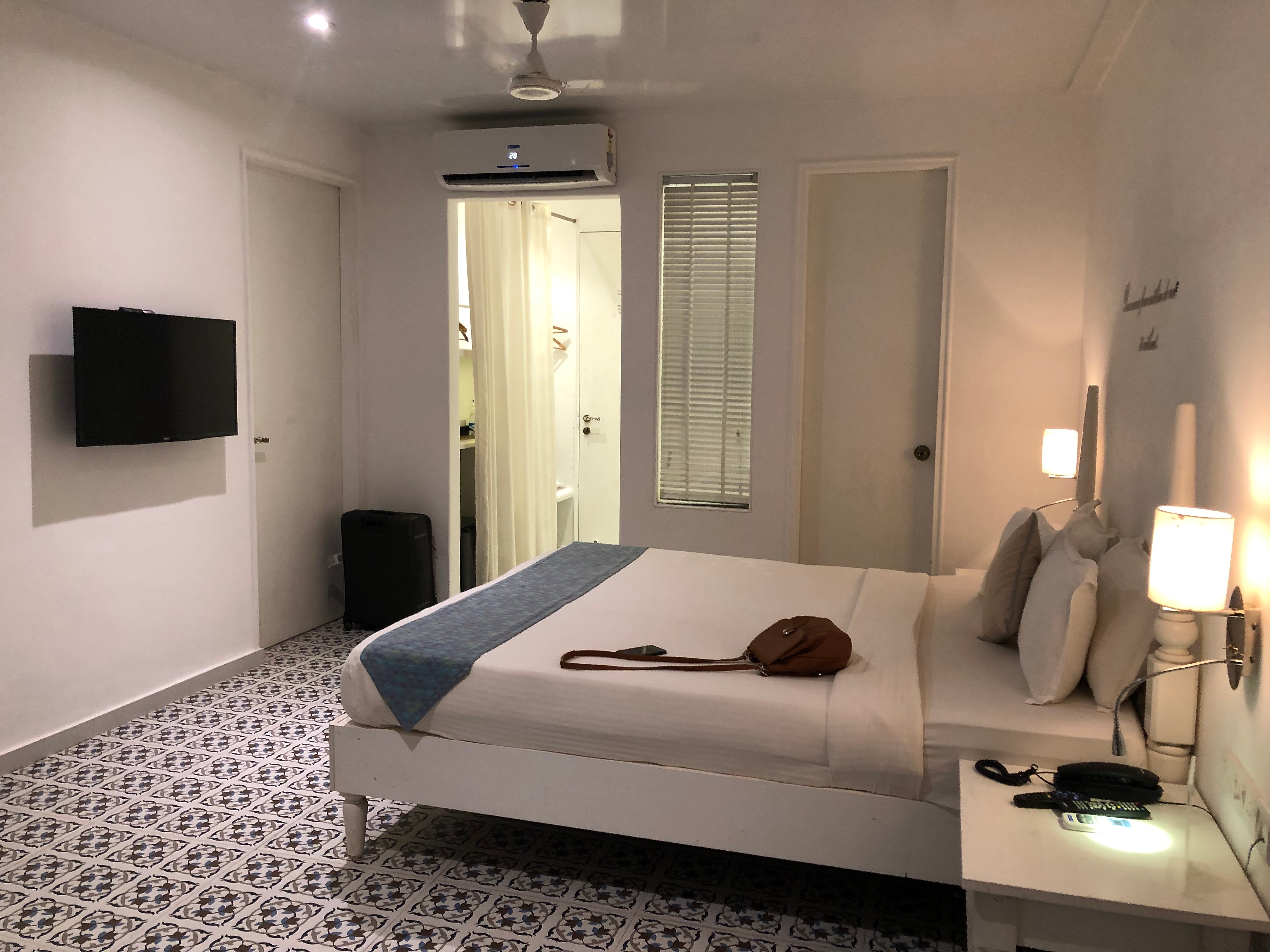 Red Thread Vagator 𝗕𝗢𝗢𝗞 Goa Hotel 𝘄𝗶𝘁𝗵 𝗙𝗥𝗘𝗘 𝗖𝗮𝗻𝗰𝗲𝗹𝗹𝗮𝘁𝗶𝗼𝗻