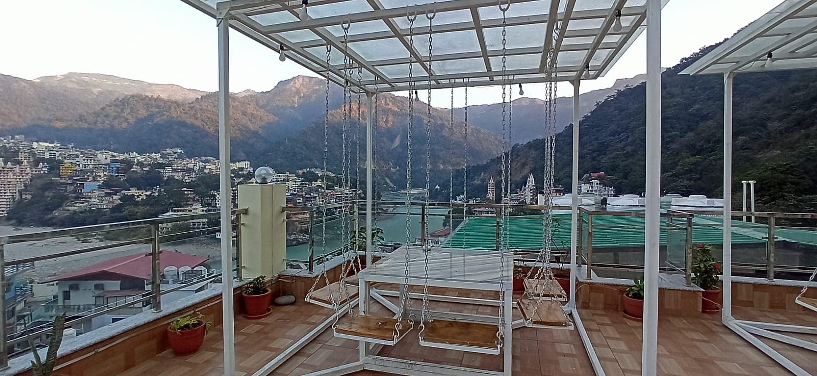 goSTOPS Rishikesh Lakshaman Jhula 100% Money Back 𝗕𝗢𝗢𝗞 Rishikesh Hostel ...