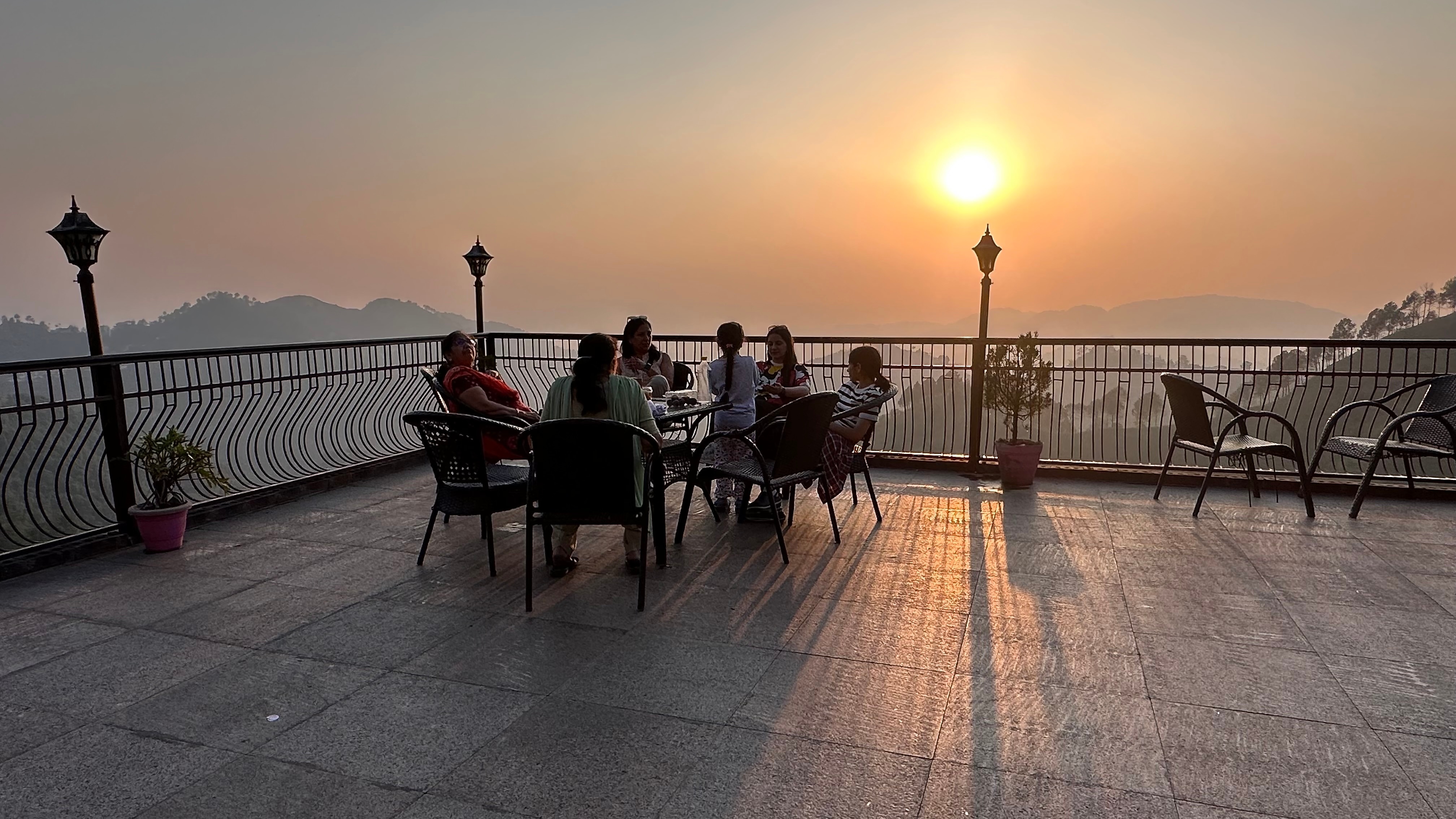 ANDAZ SHIMLA, near TOY TRAIN STATION 𝗕𝗢𝗢𝗞 Kandaghat Resort 𝘄𝗶𝘁𝗵 𝗙𝗥𝗘𝗘 ...