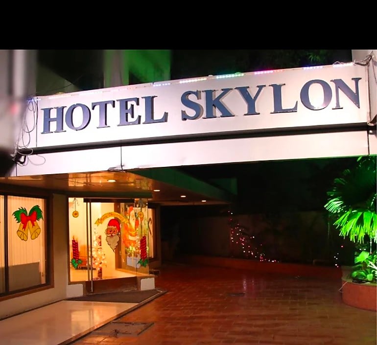 Hotel Skylon By Bizzgrow Hotels 𝗕𝗢𝗢𝗞 Ahmedabad Hotel 𝘄𝗶𝘁𝗵 ₹𝟬 𝗣𝗔𝗬𝗠𝗘𝗡𝗧