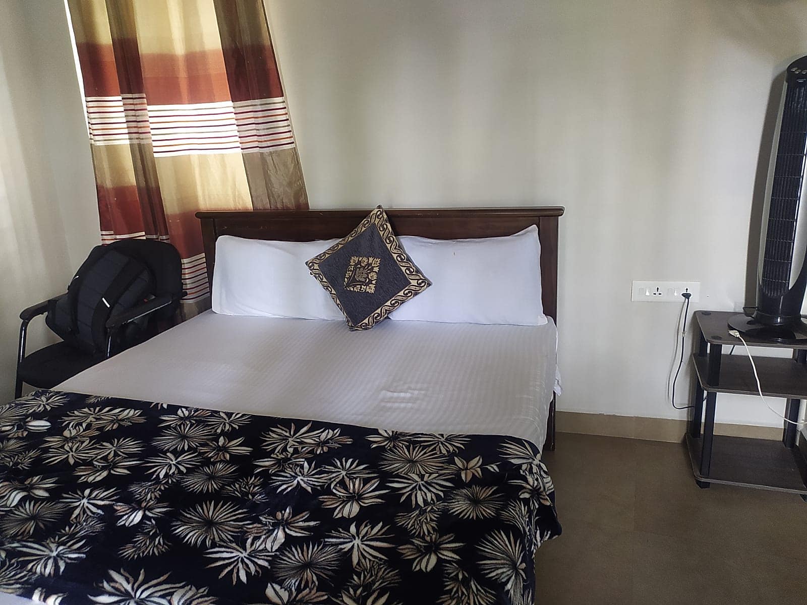JSR Home Yercaud | Suites & Wi-Fi 𝗕𝗢𝗢𝗞 Yercaud Homestay