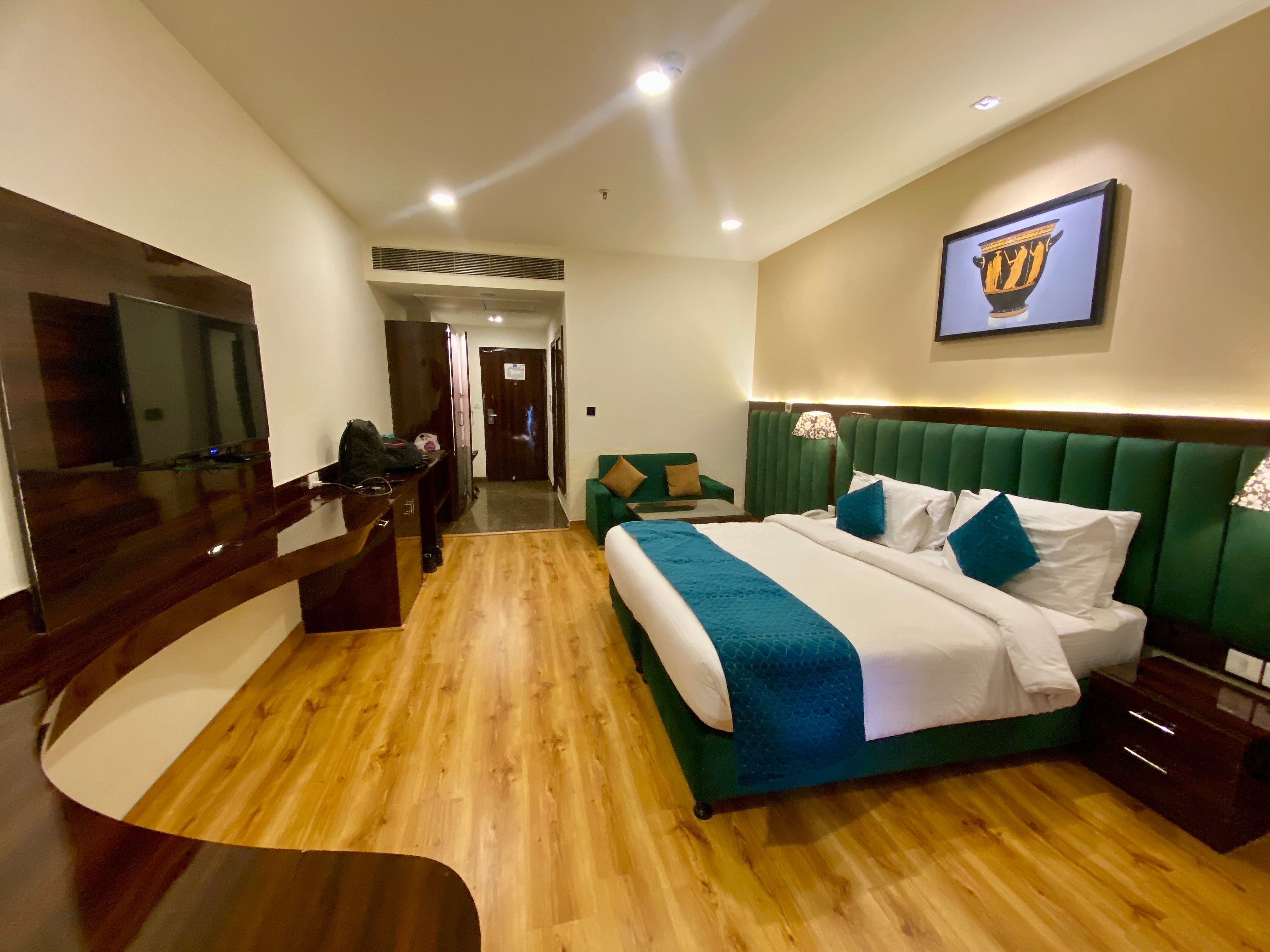 SK Premium Park at World Square Mall, Ghaziabad 𝗕𝗢𝗢𝗞 Ghaziabad Hotel ...