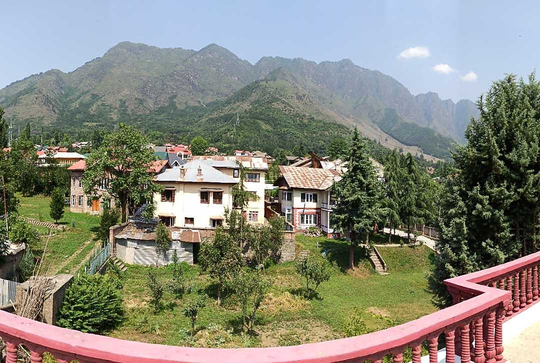 Zostel Srinagar 𝗕𝗢𝗢𝗞 Srinagar Hostel 𝘄𝗶𝘁𝗵 ₹𝟬 𝗣𝗔𝗬𝗠𝗘𝗡𝗧