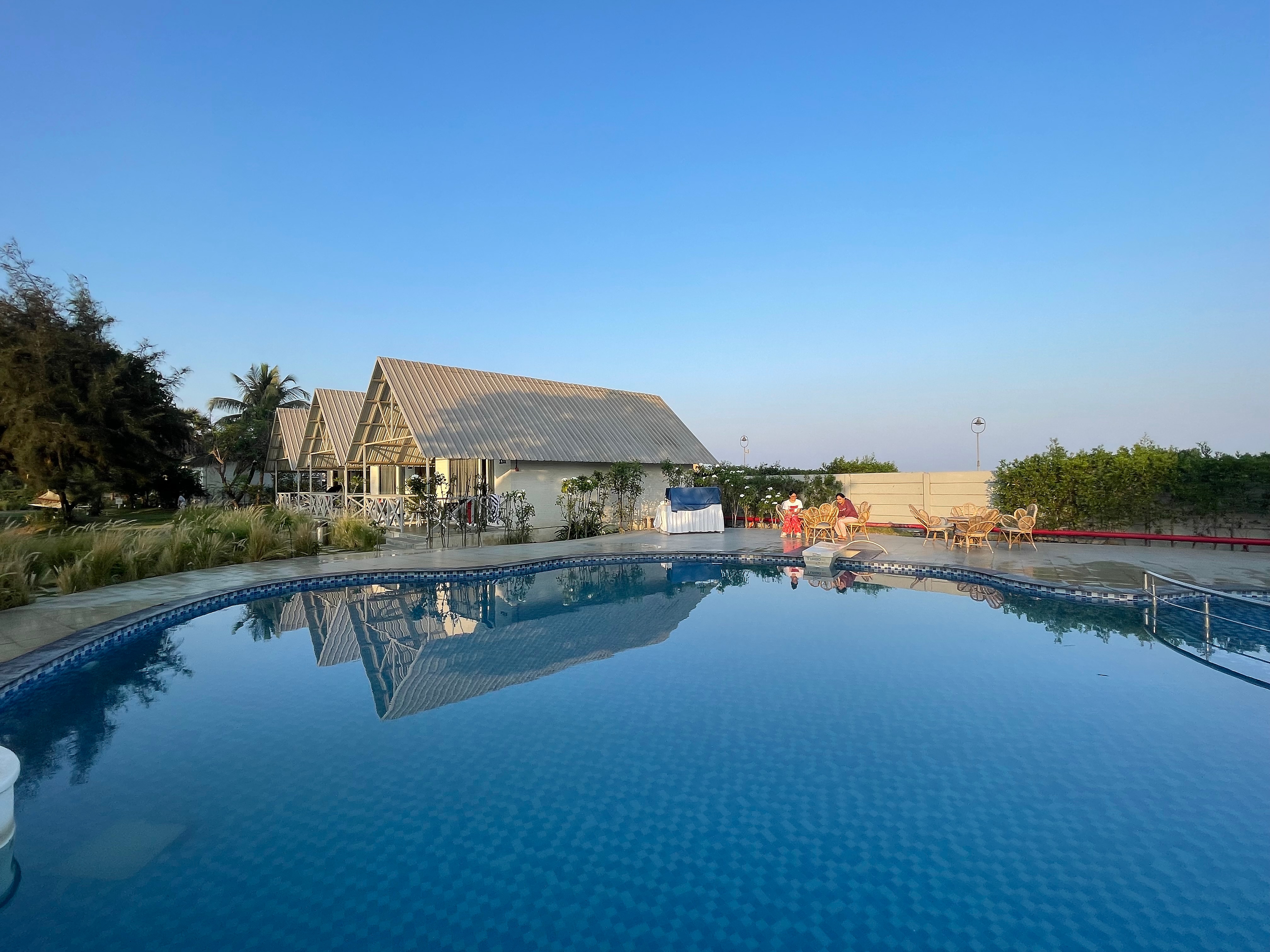 Praveg Beach Resort Daman, Lighthouse Beach 𝗕𝗢𝗢𝗞 Daman Cottage 𝘄𝗶𝘁𝗵 ...