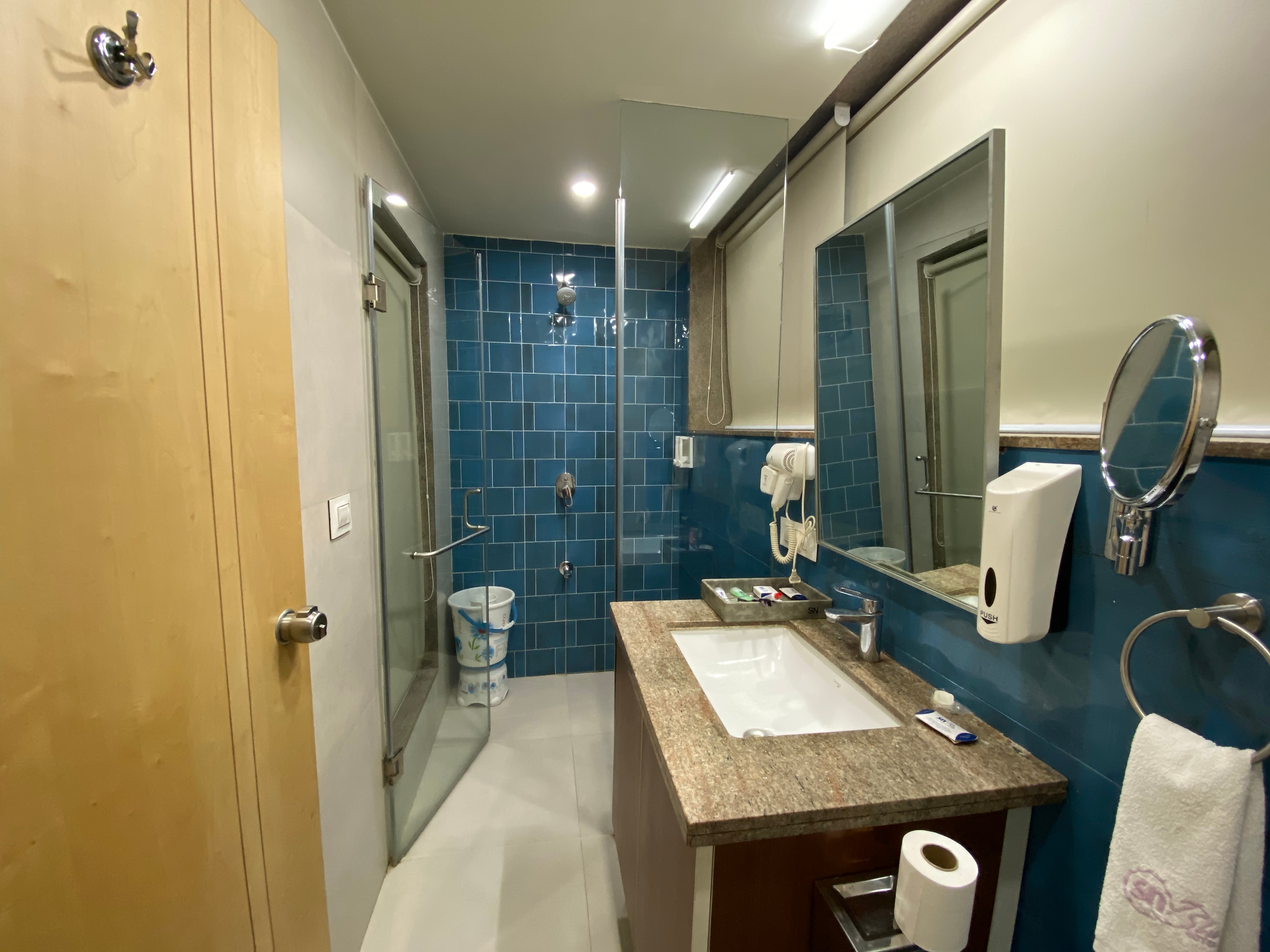 SN Blu Hotel 100% Money Back 𝗕𝗢𝗢𝗞 Ahmedabad Hotel 𝘄𝗶𝘁𝗵 ₹𝟬 𝗣𝗔𝗬𝗠𝗘𝗡𝗧