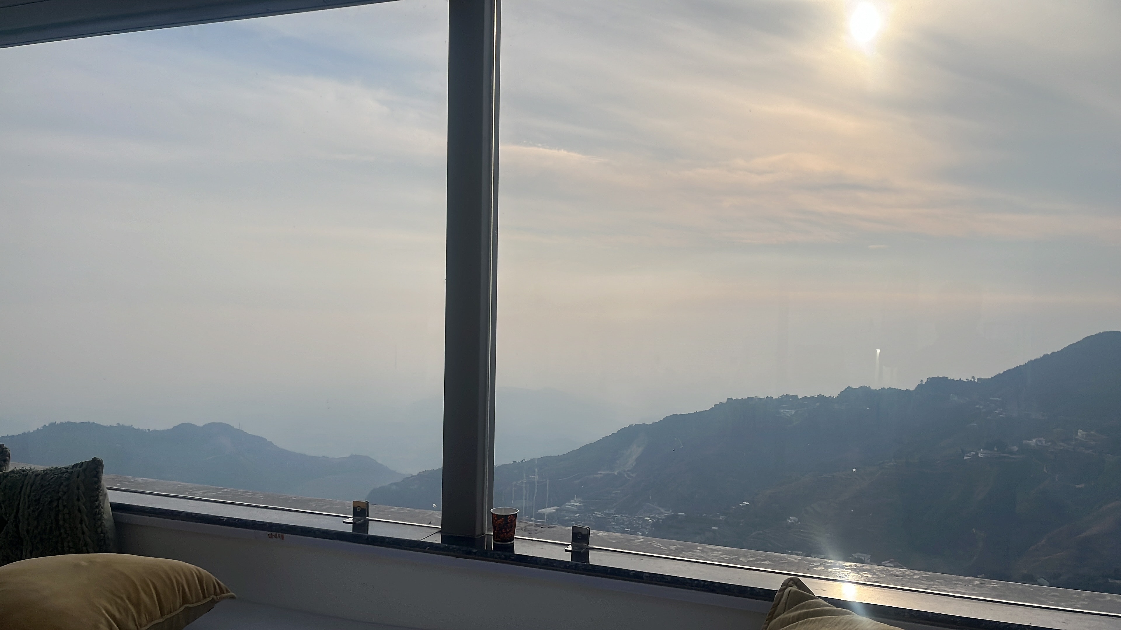 Zostel Mussoorie (Mall Road) 𝗕𝗢𝗢𝗞 Mussoorie Hostel 𝘄𝗶𝘁𝗵 ₹𝟬 𝗣𝗔𝗬𝗠𝗘𝗡𝗧