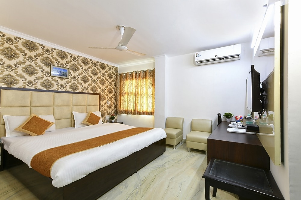 Hotel The First By Goyal Hoteliers 100% Money Back 𝗕𝗢𝗢𝗞 Agra Hotel 𝘄𝗶𝘁𝗵 𝗙𝗥𝗘𝗘 𝗖𝗮𝗻𝗰𝗲𝗹𝗹𝗮𝘁𝗶𝗼𝗻