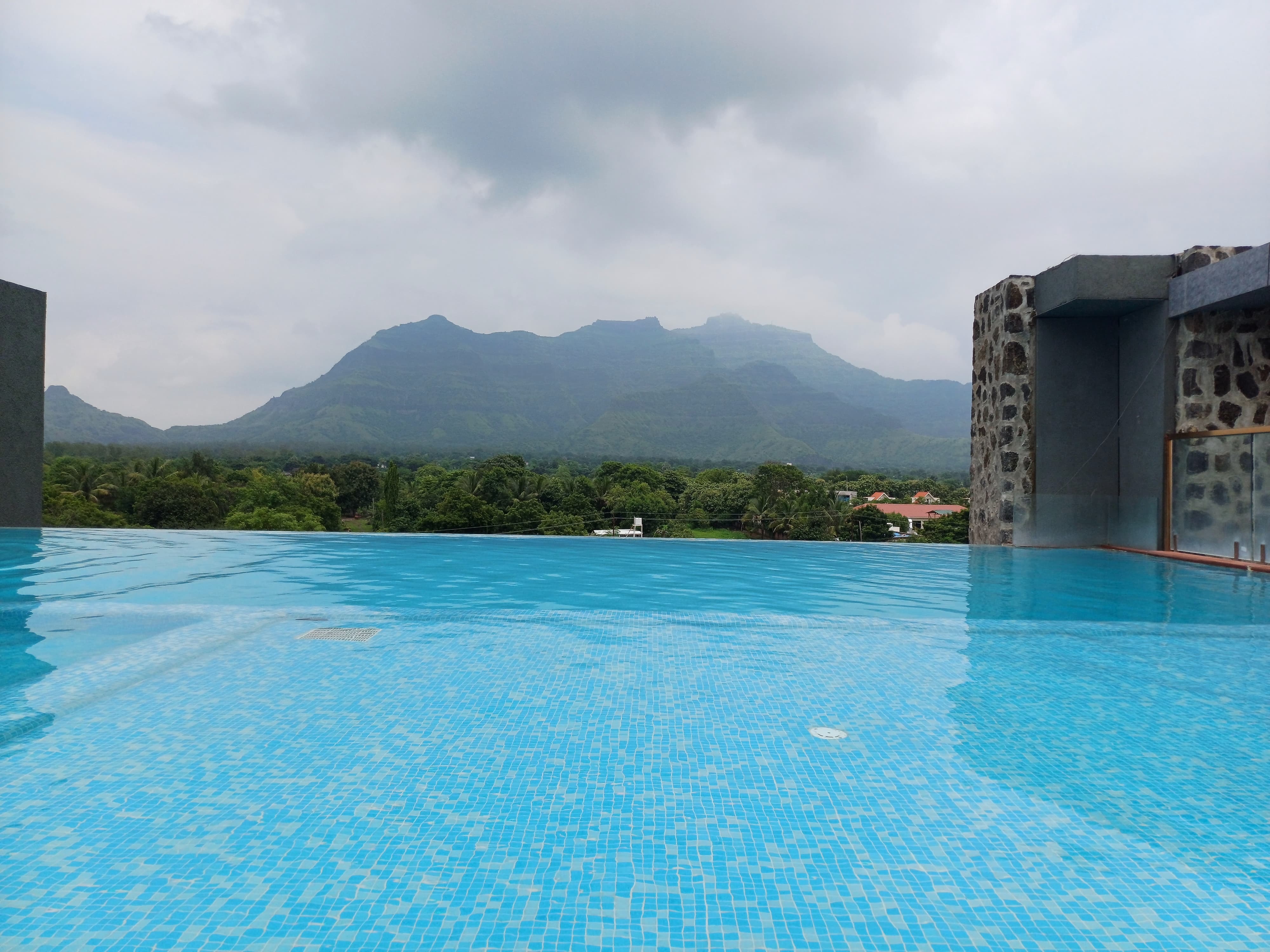 Basalt Paradise Resort and Spa 𝗕𝗢𝗢𝗞 Halol Hotel 𝘄𝗶𝘁𝗵 𝗙𝗥𝗘𝗘 𝗖𝗮𝗻𝗰𝗲𝗹𝗹𝗮𝘁𝗶𝗼𝗻