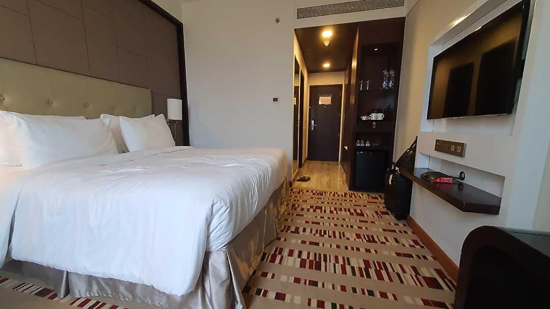 Radisson Blu Pune Hinjawadi Best Rates on Pune Hotel Deals, Reviews ...