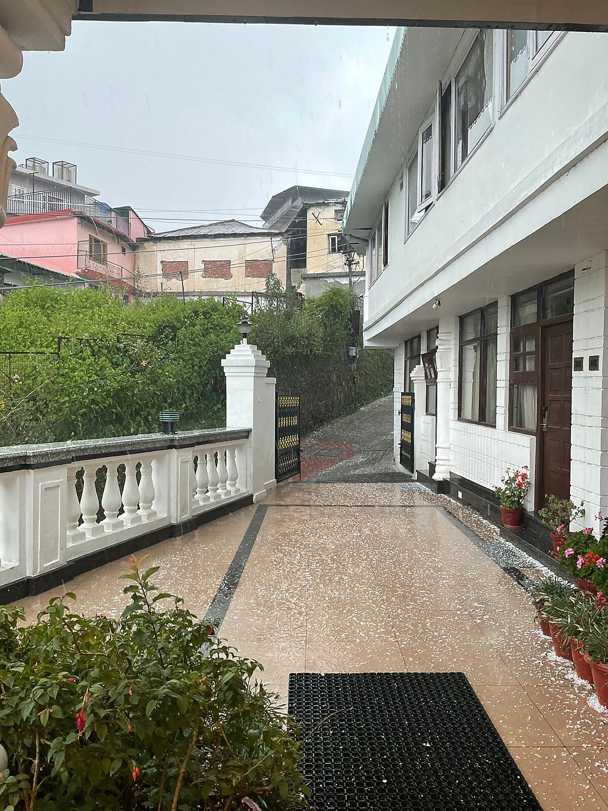 Zone Connect by The Park Mussoorie 𝗕𝗢𝗢𝗞 Mussoorie Hotel 𝘄𝗶𝘁𝗵 ₹𝟬 𝗣𝗔𝗬𝗠𝗘𝗡𝗧