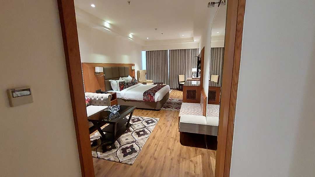 Clarks Inn Express , Ludhiana 𝗕𝗢𝗢𝗞 Ludhiana Hotel 𝘄𝗶𝘁𝗵 𝗙𝗥𝗘𝗘 𝗖𝗮𝗻𝗰𝗲𝗹𝗹𝗮𝘁𝗶𝗼𝗻