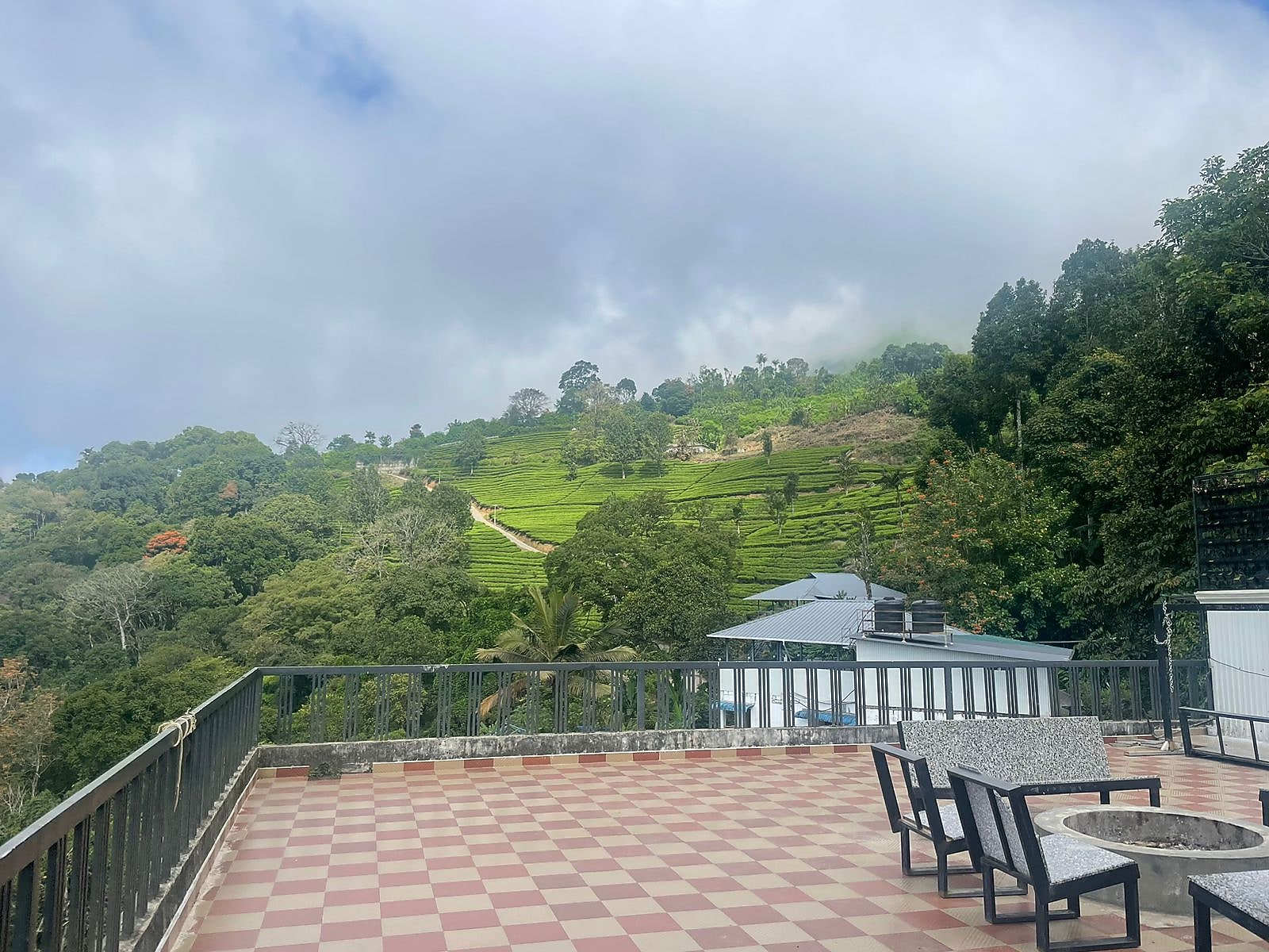 Zostel Munnar 𝗕𝗢𝗢𝗞 Munnar Hostel 𝘄𝗶𝘁𝗵 𝗙𝗥𝗘𝗘 𝗖𝗮𝗻𝗰𝗲𝗹𝗹𝗮𝘁𝗶𝗼𝗻