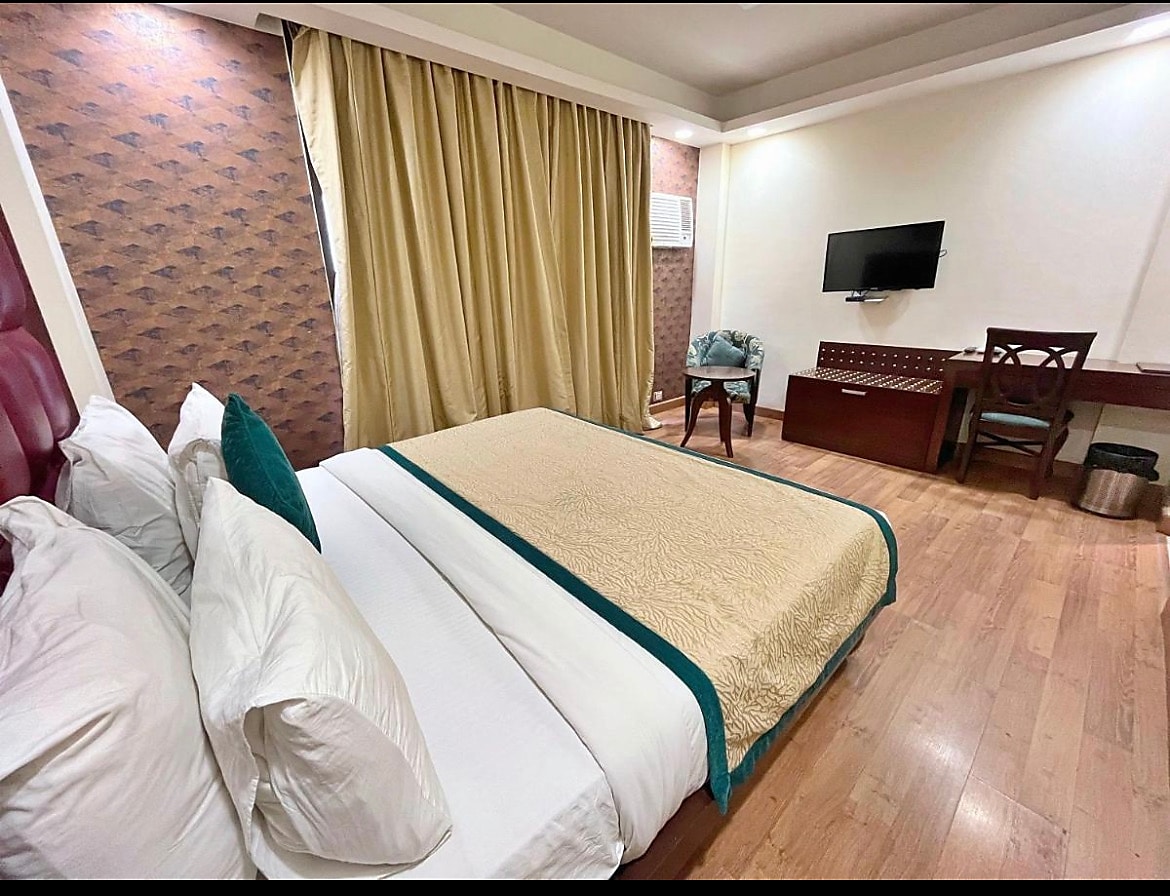 The Grand Orion - Kailash Colony 𝗕𝗢𝗢𝗞 Delhi Hotel 𝘄𝗶𝘁𝗵 𝗙𝗥𝗘𝗘 𝗖𝗮𝗻𝗰𝗲𝗹𝗹𝗮𝘁𝗶𝗼𝗻