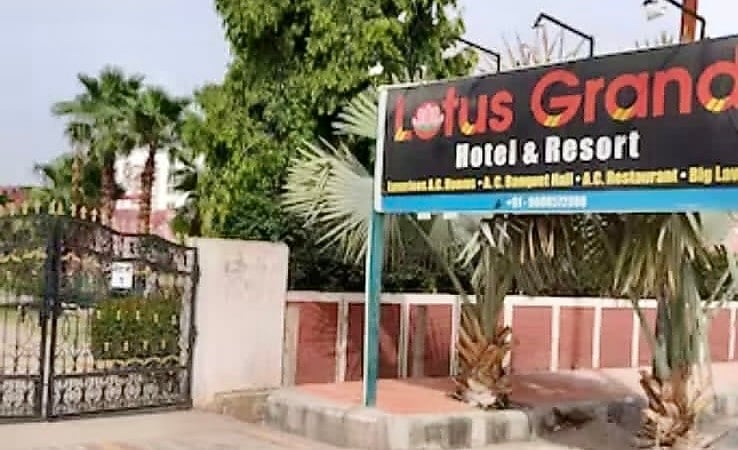 Lotus Grand Hotel and Resort 𝗕𝗢𝗢𝗞 Mathura Hotel 𝘄𝗶𝘁𝗵 𝗙𝗥𝗘𝗘 𝗖𝗮𝗻𝗰𝗲𝗹𝗹𝗮𝘁𝗶𝗼𝗻