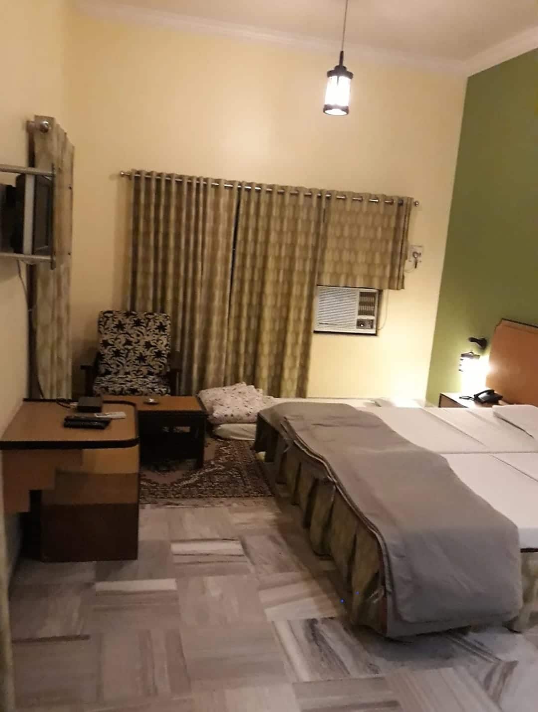 Hotel Woodlands 𝗕𝗢𝗢𝗞 Vapi Hotel 𝘄𝗶𝘁𝗵 𝗙𝗥𝗘𝗘 𝗖𝗮𝗻𝗰𝗲𝗹𝗹𝗮𝘁𝗶𝗼𝗻