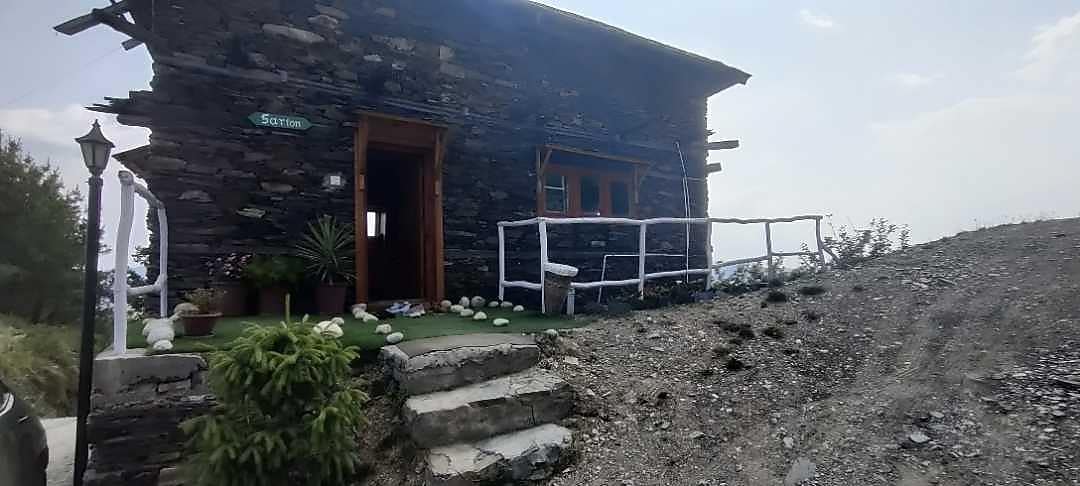 StayVista | Daafi Homestay 𝗕𝗢𝗢𝗞 Theog Villa 𝘄𝗶𝘁𝗵 𝗙𝗥𝗘𝗘 𝗖𝗮𝗻𝗰𝗲𝗹𝗹𝗮𝘁𝗶𝗼𝗻