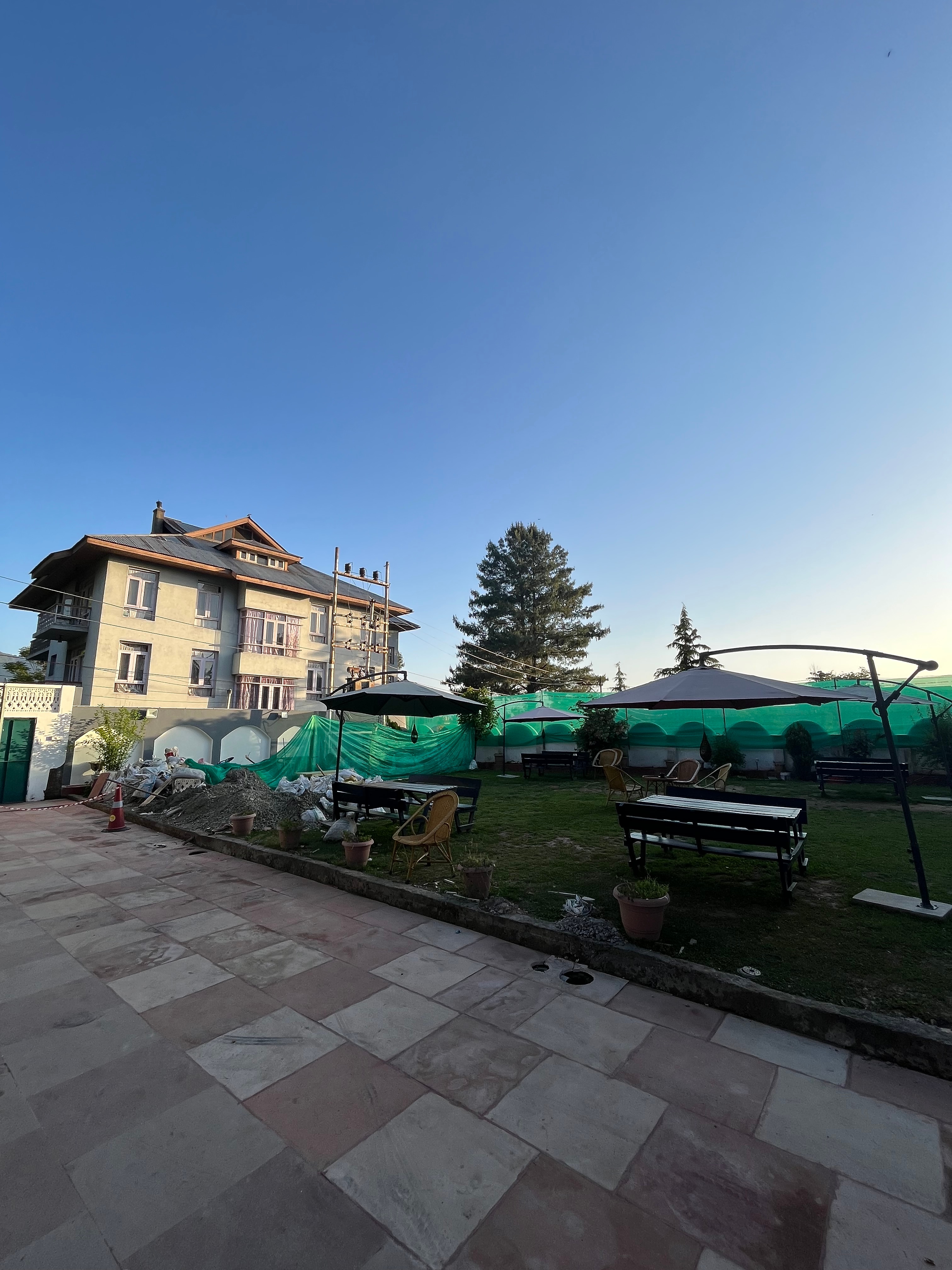 Zostel Srinagar 𝗕𝗢𝗢𝗞 Srinagar Hostel 𝘄𝗶𝘁𝗵 ₹𝟬 𝗣𝗔𝗬𝗠𝗘𝗡𝗧