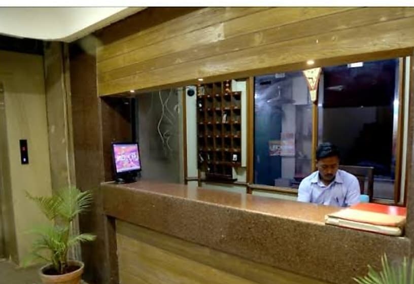 Hotel Gokul 𝗕𝗢𝗢𝗞 Kolhapur Hotel 𝘄𝗶𝘁𝗵 𝗙𝗥𝗘𝗘 𝗖𝗮𝗻𝗰𝗲𝗹𝗹𝗮𝘁𝗶𝗼𝗻
