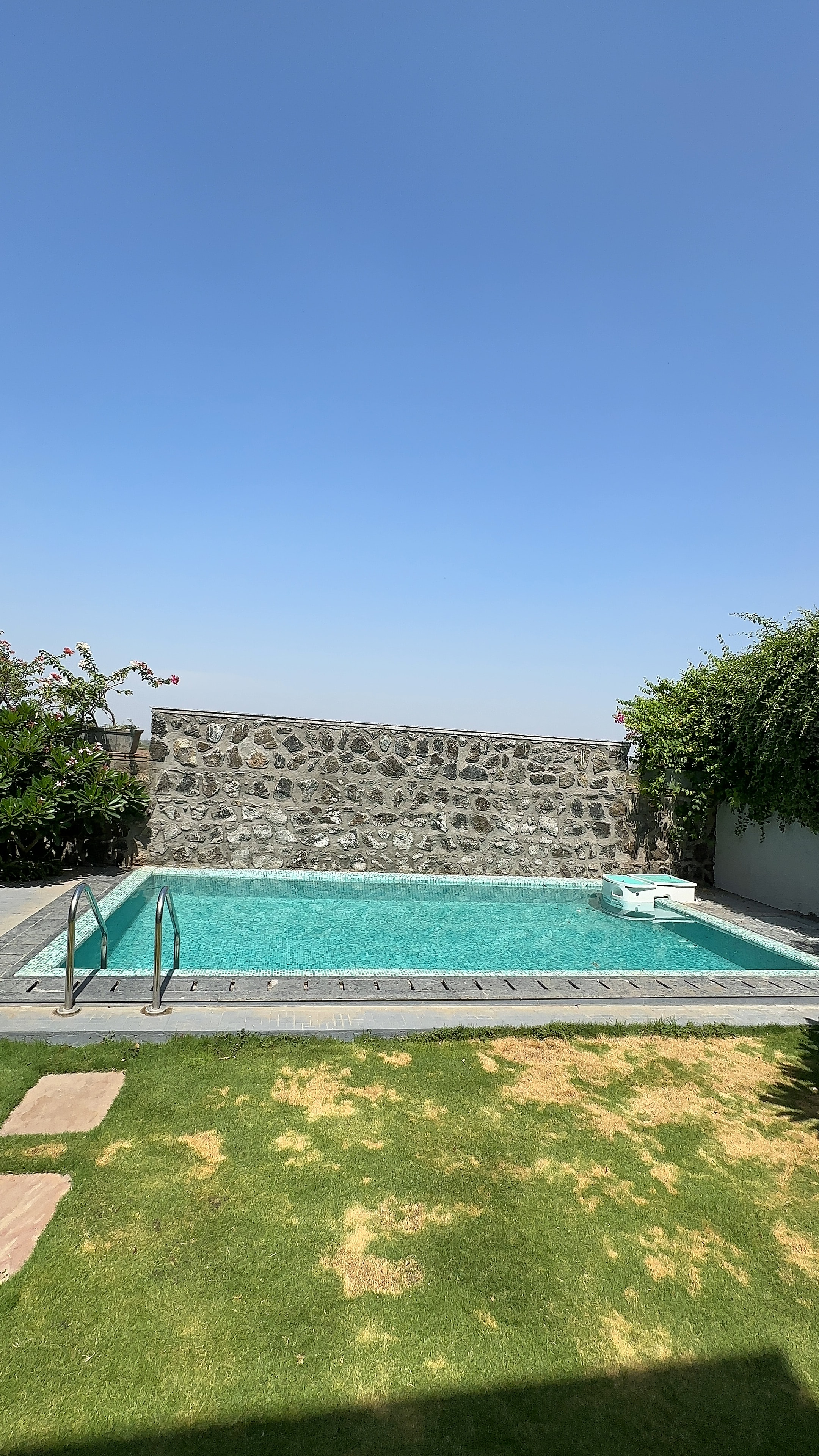 Basalt Paradise Resort and Spa 𝗕𝗢𝗢𝗞 Halol Hotel 𝘄𝗶𝘁𝗵 𝗙𝗥𝗘𝗘 𝗖𝗮𝗻𝗰𝗲𝗹𝗹𝗮𝘁𝗶𝗼𝗻