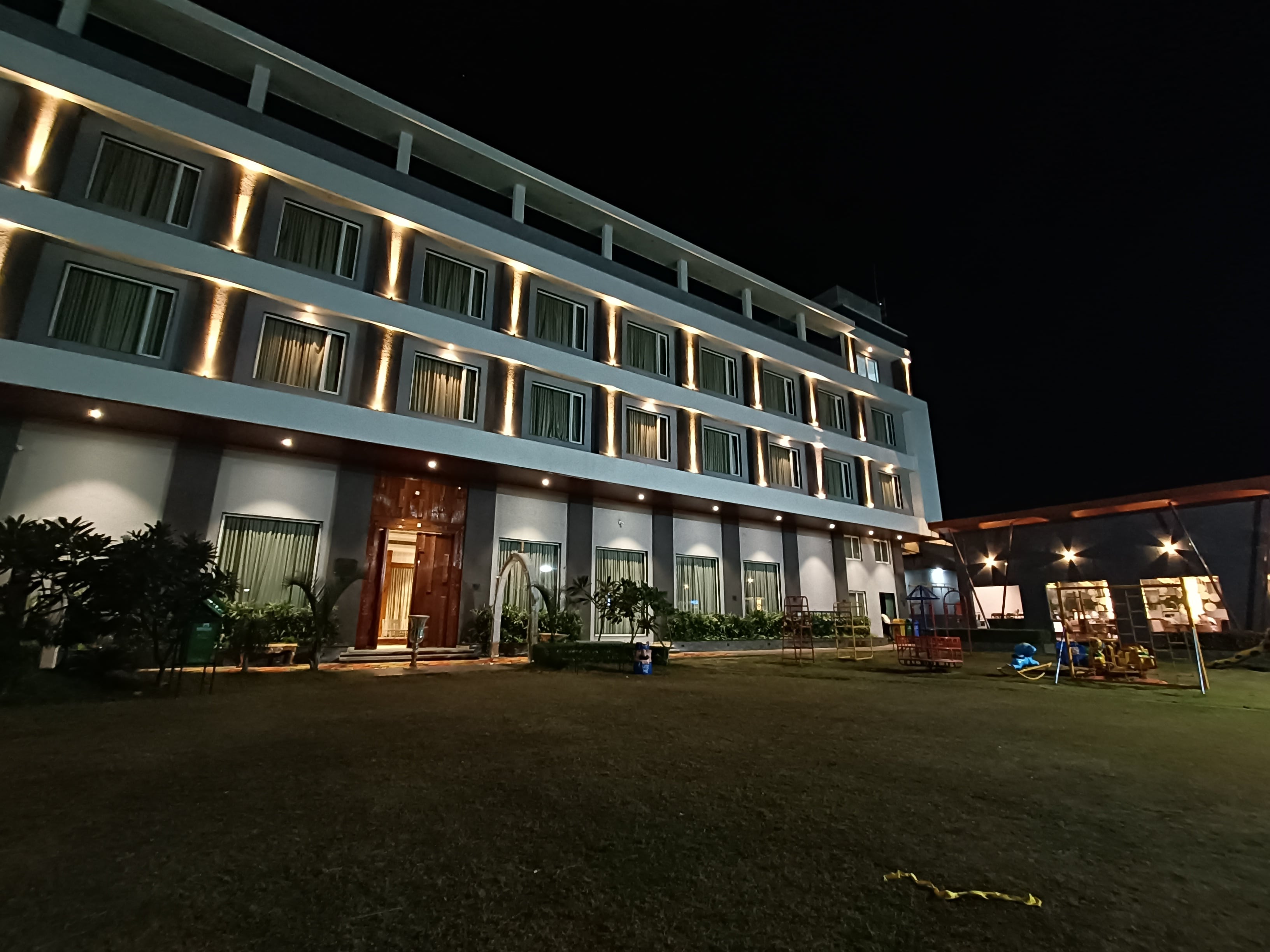 Krishna Hotel And Resort 𝗕𝗢𝗢𝗞 Khargone Resort 𝘄𝗶𝘁𝗵 𝗙𝗥𝗘𝗘 𝗖𝗮𝗻𝗰𝗲𝗹𝗹𝗮𝘁𝗶𝗼𝗻
