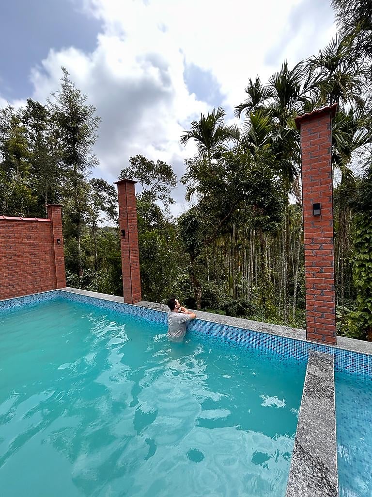 Misty villa lake view room 𝗕𝗢𝗢𝗞 Coorg Homestay 𝘄𝗶𝘁𝗵 𝗙𝗥𝗘𝗘 𝗖𝗮𝗻𝗰𝗲𝗹𝗹𝗮𝘁𝗶𝗼𝗻