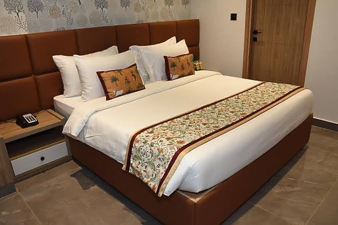 Triptam Vrindavan 𝗕𝗢𝗢𝗞 Vrindavan Hotel 𝘄𝗶𝘁𝗵 ₹𝟬 𝗣𝗔𝗬𝗠𝗘𝗡𝗧