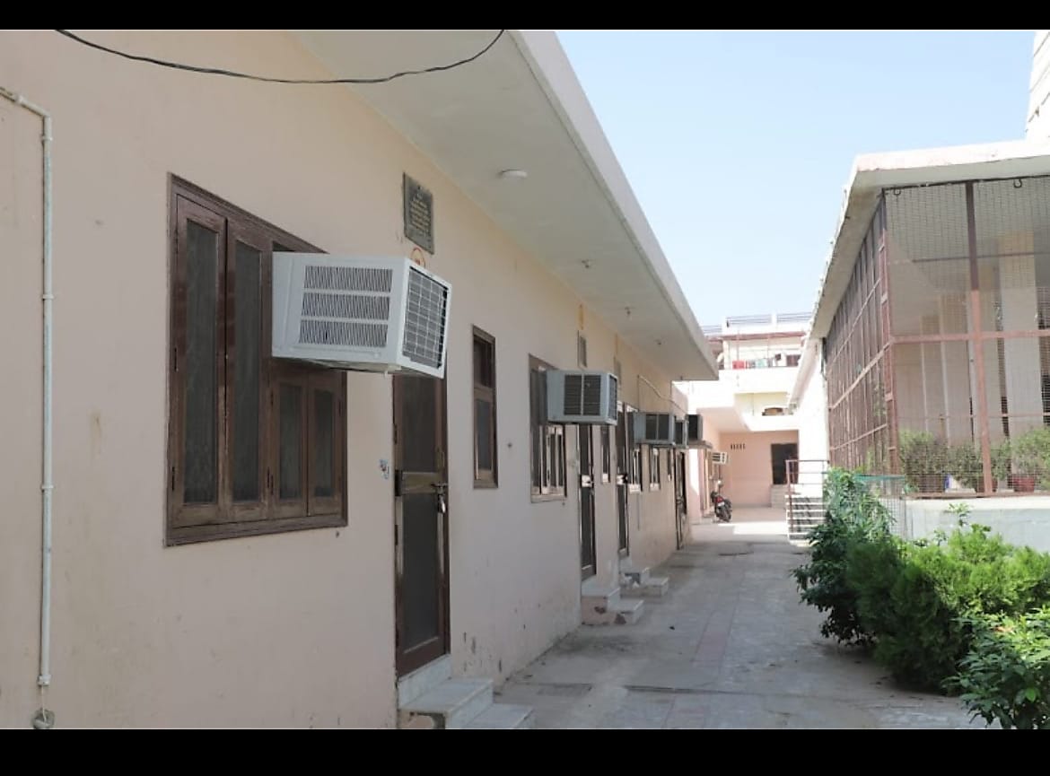 Radha Madhav Ashram Vrindavan 𝗕𝗢𝗢𝗞 Vrindavan Aashram 𝘄𝗶𝘁𝗵 𝗙𝗥𝗘𝗘 𝗖𝗮𝗻𝗰𝗲𝗹𝗹𝗮𝘁𝗶𝗼𝗻