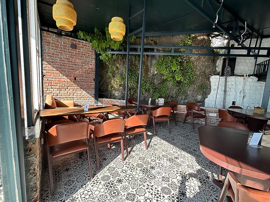 Zostel Mussoorie (Mall Road) 𝗕𝗢𝗢𝗞 Mussoorie Hostel 𝘄𝗶𝘁𝗵 ₹𝟬 𝗣𝗔𝗬𝗠𝗘𝗡𝗧