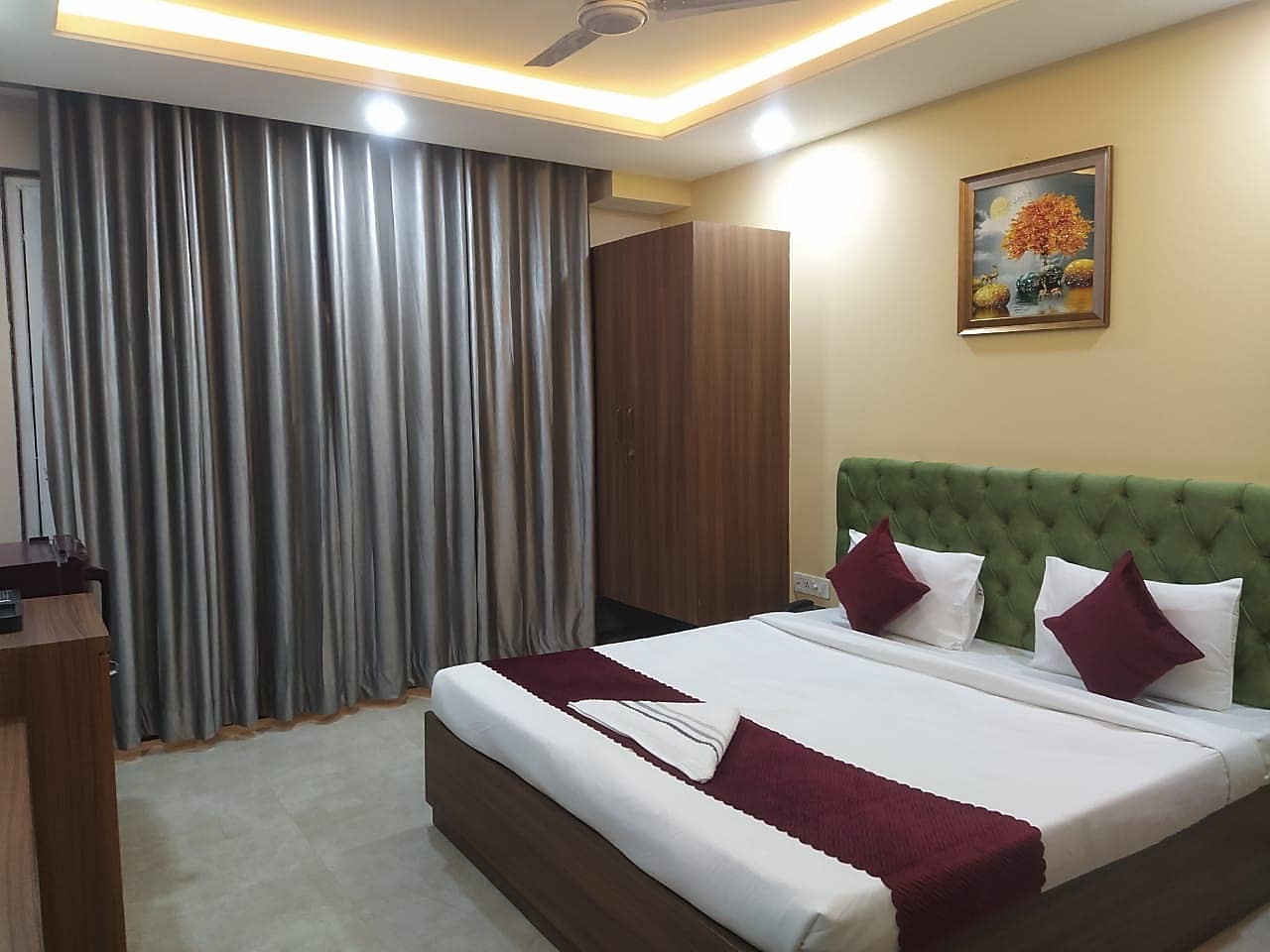 Limewood Stay Silver Studio Apartment Near Golf Course Road, Gurgaon ...