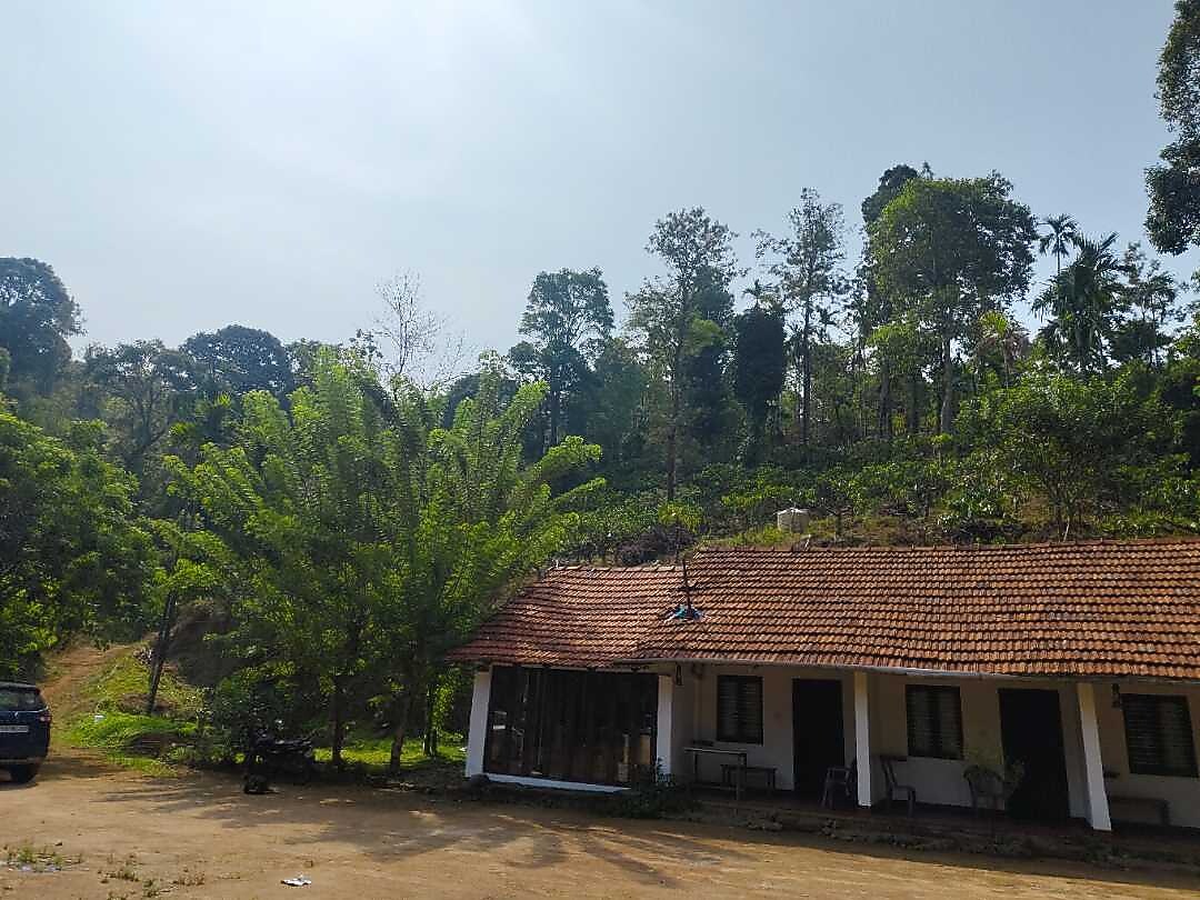 Raj Estate Stay 𝗕𝗢𝗢𝗞 Coorg Farm House 𝘄𝗶𝘁𝗵 𝗙𝗥𝗘𝗘 𝗖𝗮𝗻𝗰𝗲𝗹𝗹𝗮𝘁𝗶𝗼𝗻