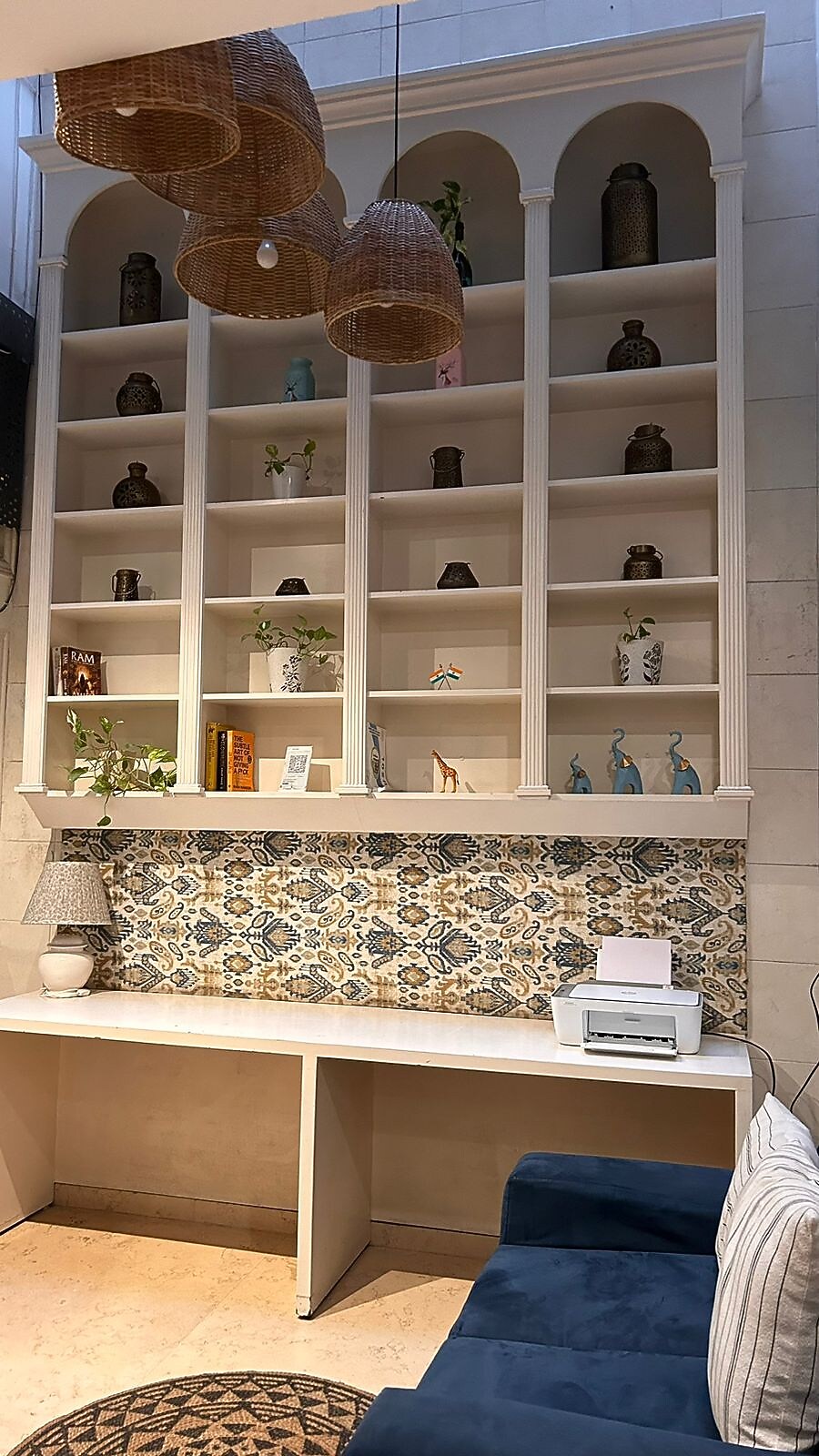 Blue Feathers Stays By One Tree 𝗕𝗢𝗢𝗞 Delhi Apart-hotel