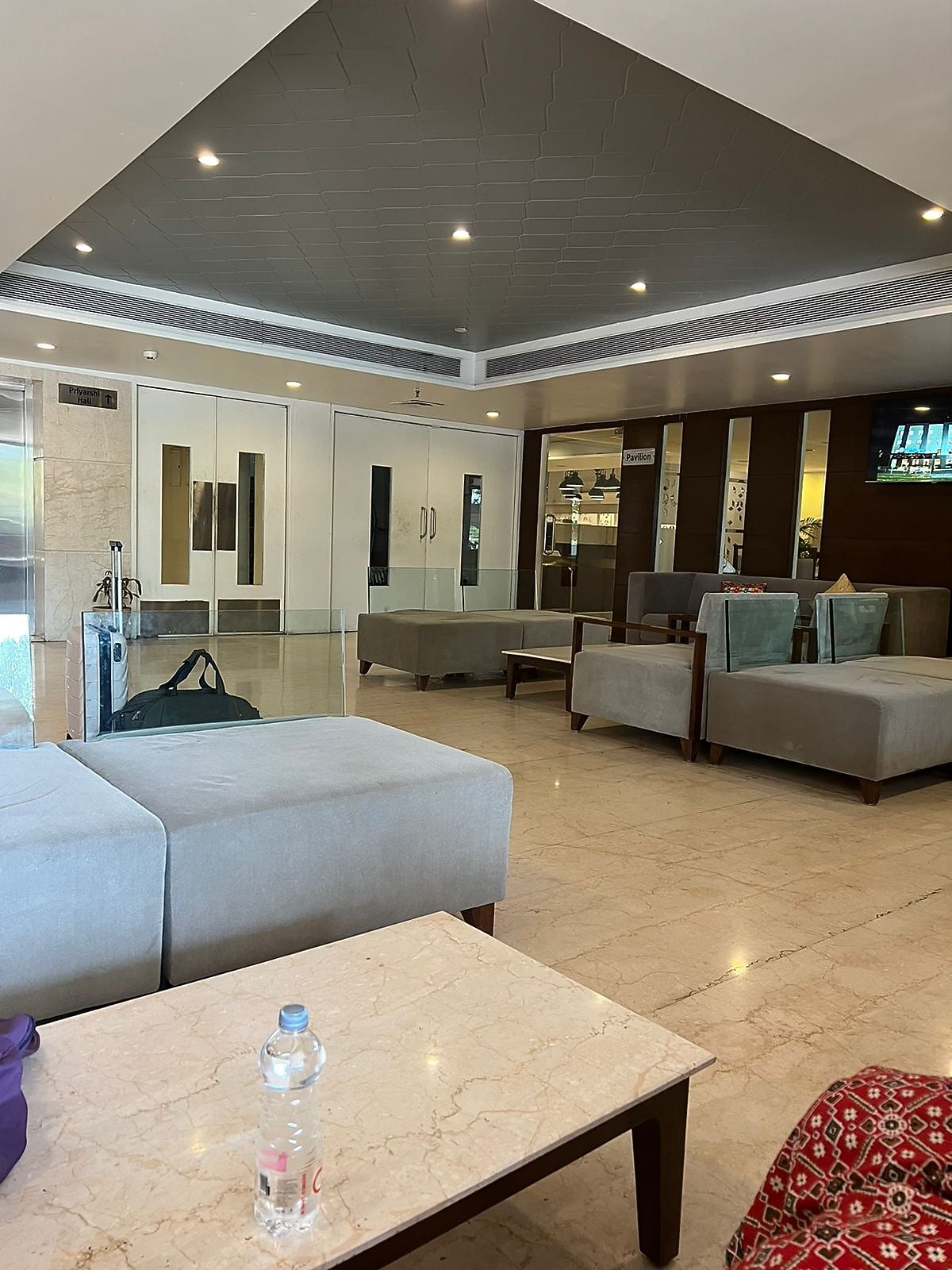 Comfort Inn Donil Vadodara 𝗕𝗢𝗢𝗞 Vadodara Hotel 𝘄𝗶𝘁𝗵 𝗙𝗥𝗘𝗘 𝗖𝗮𝗻𝗰𝗲𝗹𝗹𝗮𝘁𝗶𝗼𝗻