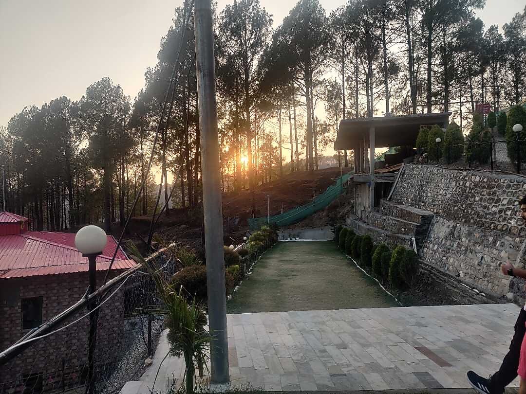 Red Roof Resort Lansdowne 𝗕𝗢𝗢𝗞 Lansdowne BnB 𝘄𝗶𝘁𝗵 𝗙𝗥𝗘𝗘 𝗖𝗮𝗻𝗰𝗲𝗹𝗹𝗮𝘁𝗶𝗼𝗻