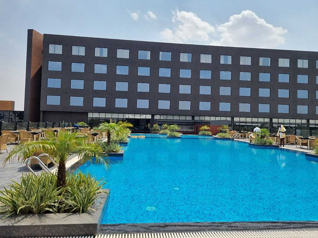 Essentia Luxury Hotel 𝗕𝗢𝗢𝗞 Indore Hotel 𝘄𝗶𝘁𝗵 ₹𝟬 𝗣𝗔𝗬𝗠𝗘𝗡𝗧