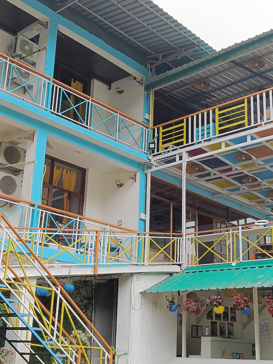 goSTOPS Mussoorie Picture Palace 100% Money Back 𝗕𝗢𝗢𝗞 Mussoorie Hostel ...