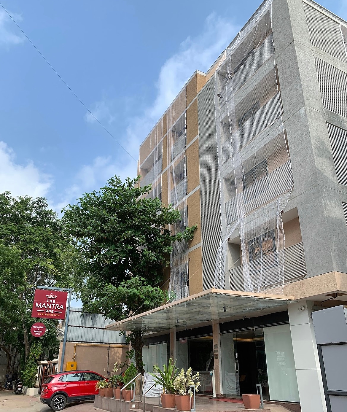 The Mantra One 100% Money Back 𝗕𝗢𝗢𝗞 Ahmedabad Hotel 𝘄𝗶𝘁𝗵 ₹𝟬 𝗣𝗔𝗬𝗠𝗘𝗡𝗧