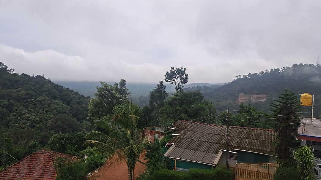 The Cliff Edge Coorg 𝗕𝗢𝗢𝗞 Coorg Hotel 𝘄𝗶𝘁𝗵 𝗙𝗥𝗘𝗘 𝗖𝗮𝗻𝗰𝗲𝗹𝗹𝗮𝘁𝗶𝗼𝗻