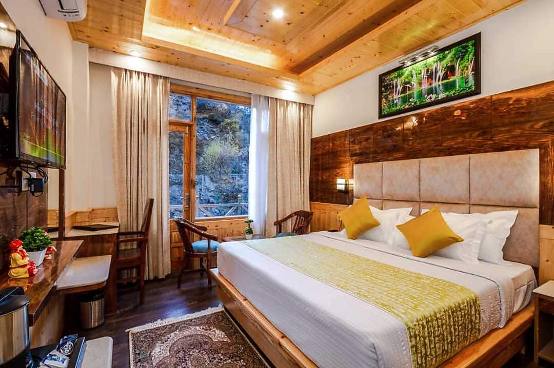 Hamta Foothills Cottage,Centrally Heated River side Cottage, Manali ...