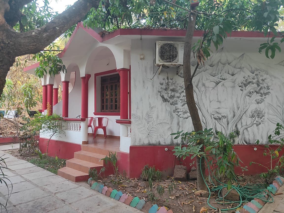 MITRA HOSTEL VAGATOR BEACH ROAD 𝗕𝗢𝗢𝗞 Goa Hostel 𝘄𝗶𝘁𝗵 𝗙𝗥𝗘𝗘 𝗖𝗮𝗻𝗰𝗲𝗹𝗹𝗮𝘁𝗶𝗼𝗻