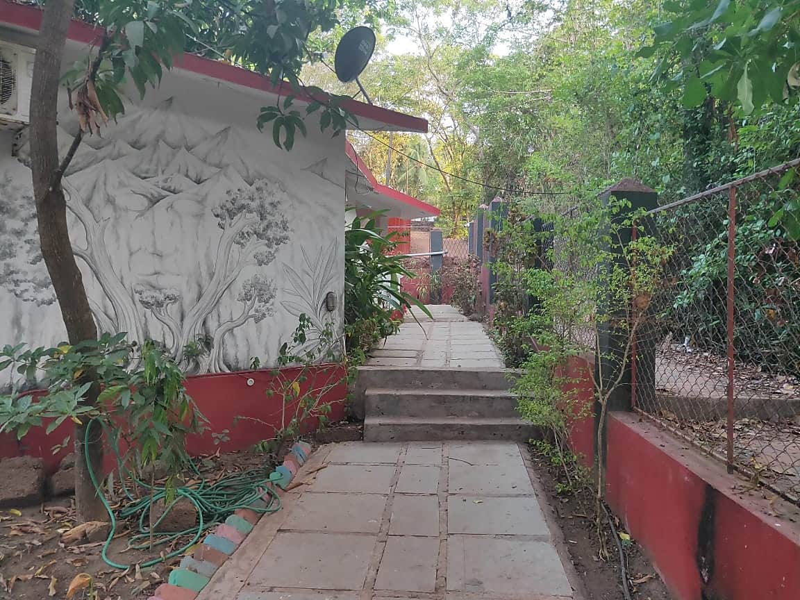 MITRA HOSTEL VAGATOR BEACH ROAD 𝗕𝗢𝗢𝗞 Goa Hostel 𝘄𝗶𝘁𝗵 𝗙𝗥𝗘𝗘 𝗖𝗮𝗻𝗰𝗲𝗹𝗹𝗮𝘁𝗶𝗼𝗻