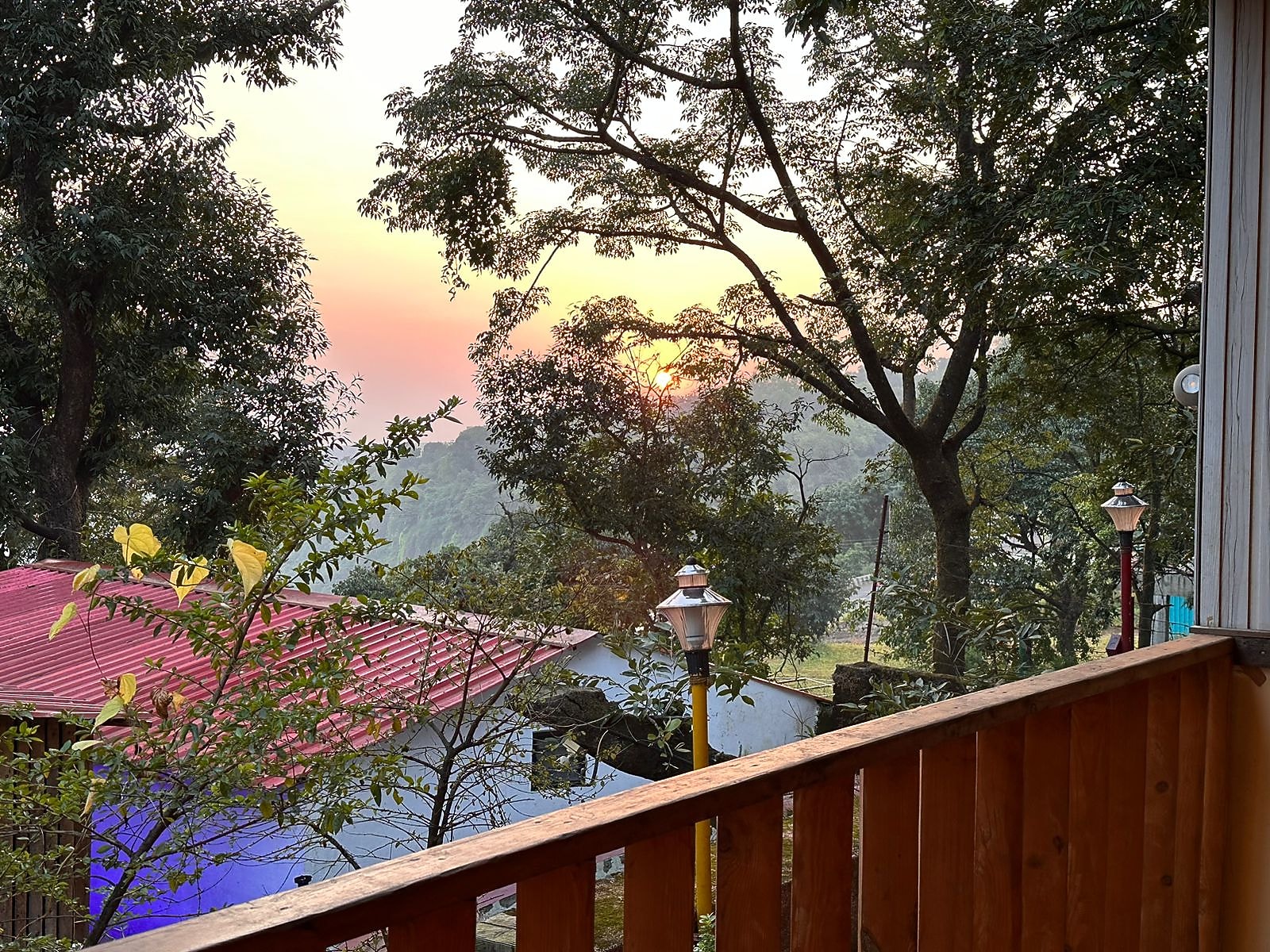 Kaas Woods Resort 𝗕𝗢𝗢𝗞 Satara Resort 𝘄𝗶𝘁𝗵 ₹𝟬 𝗣𝗔𝗬𝗠𝗘𝗡𝗧