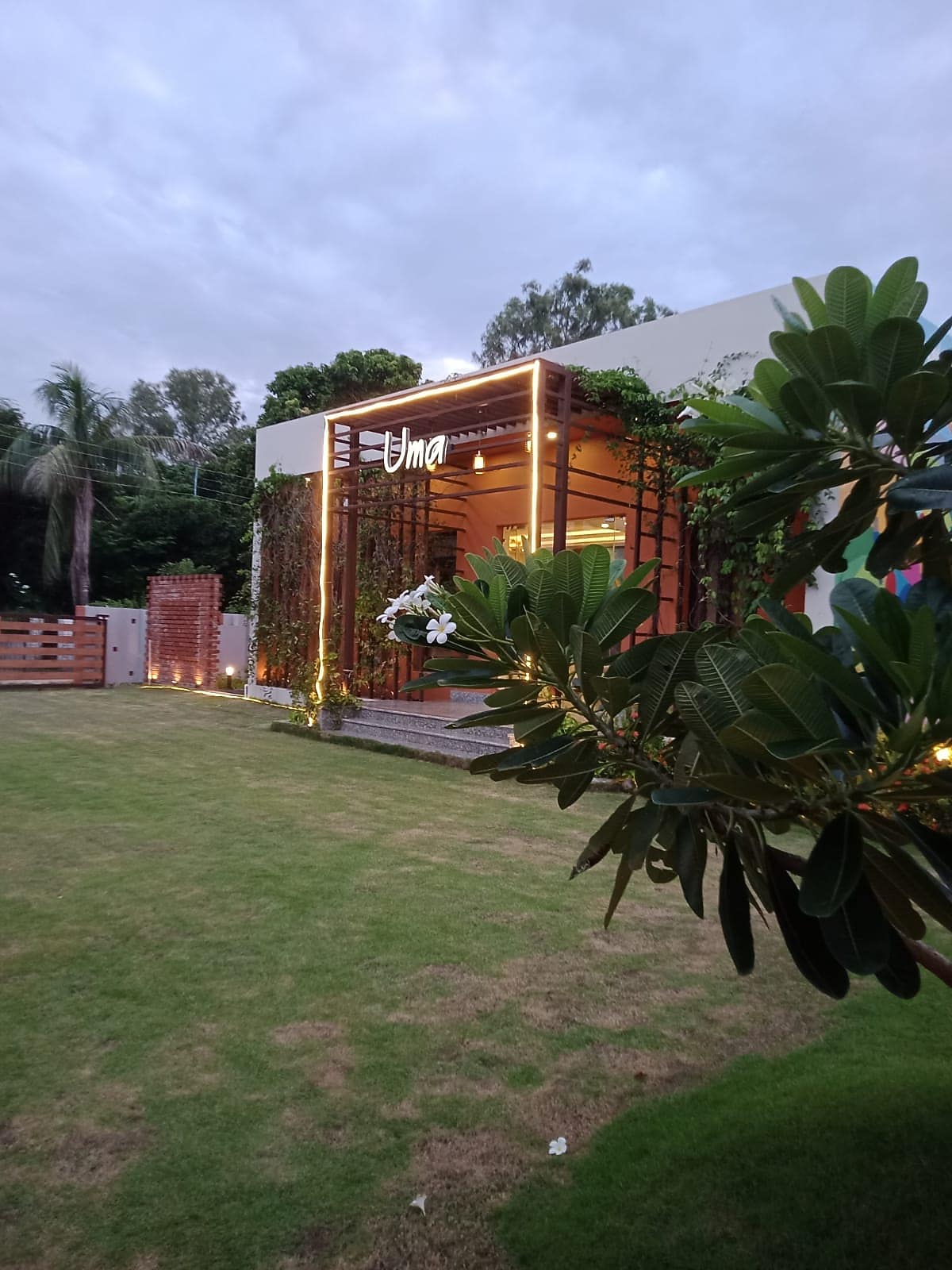Udichi Regency 𝗕𝗢𝗢𝗞 Shantiniketan Hotel 𝘄𝗶𝘁𝗵 𝗙𝗥𝗘𝗘 𝗖𝗮𝗻𝗰𝗲𝗹𝗹𝗮𝘁𝗶𝗼𝗻