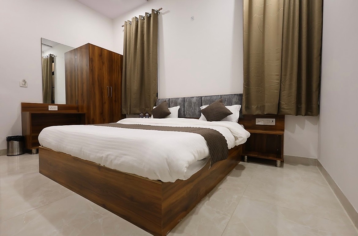 Hotel Shyam Raj 𝗕𝗢𝗢𝗞 Khatu Hotel 𝘄𝗶𝘁𝗵 𝗙𝗥𝗘𝗘 𝗖𝗮𝗻𝗰𝗲𝗹𝗹𝗮𝘁𝗶𝗼𝗻