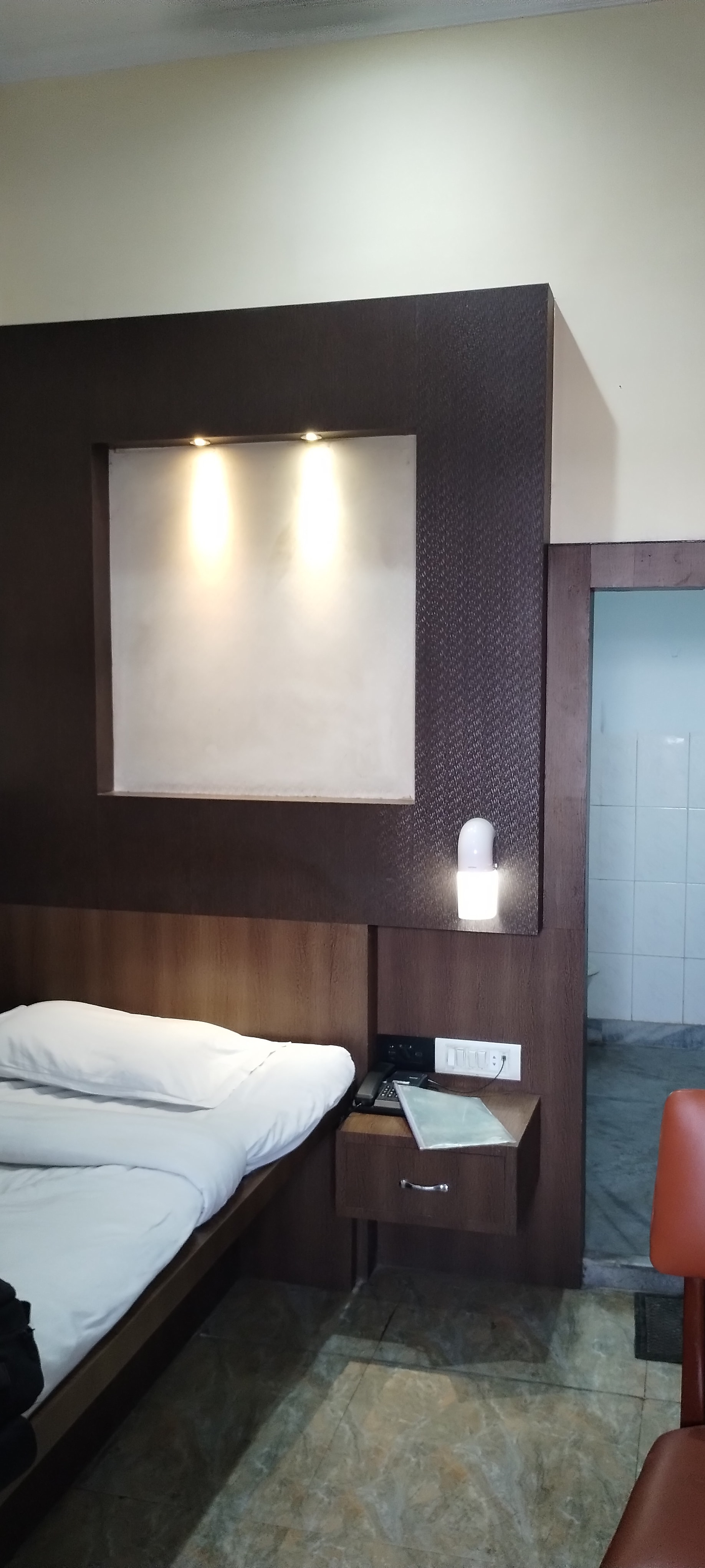 THE HOWRAH HOTEL 𝗕𝗢𝗢𝗞 Howrah Hotel 𝘄𝗶𝘁𝗵 𝗙𝗥𝗘𝗘 𝗖𝗮𝗻𝗰𝗲𝗹𝗹𝗮𝘁𝗶𝗼𝗻